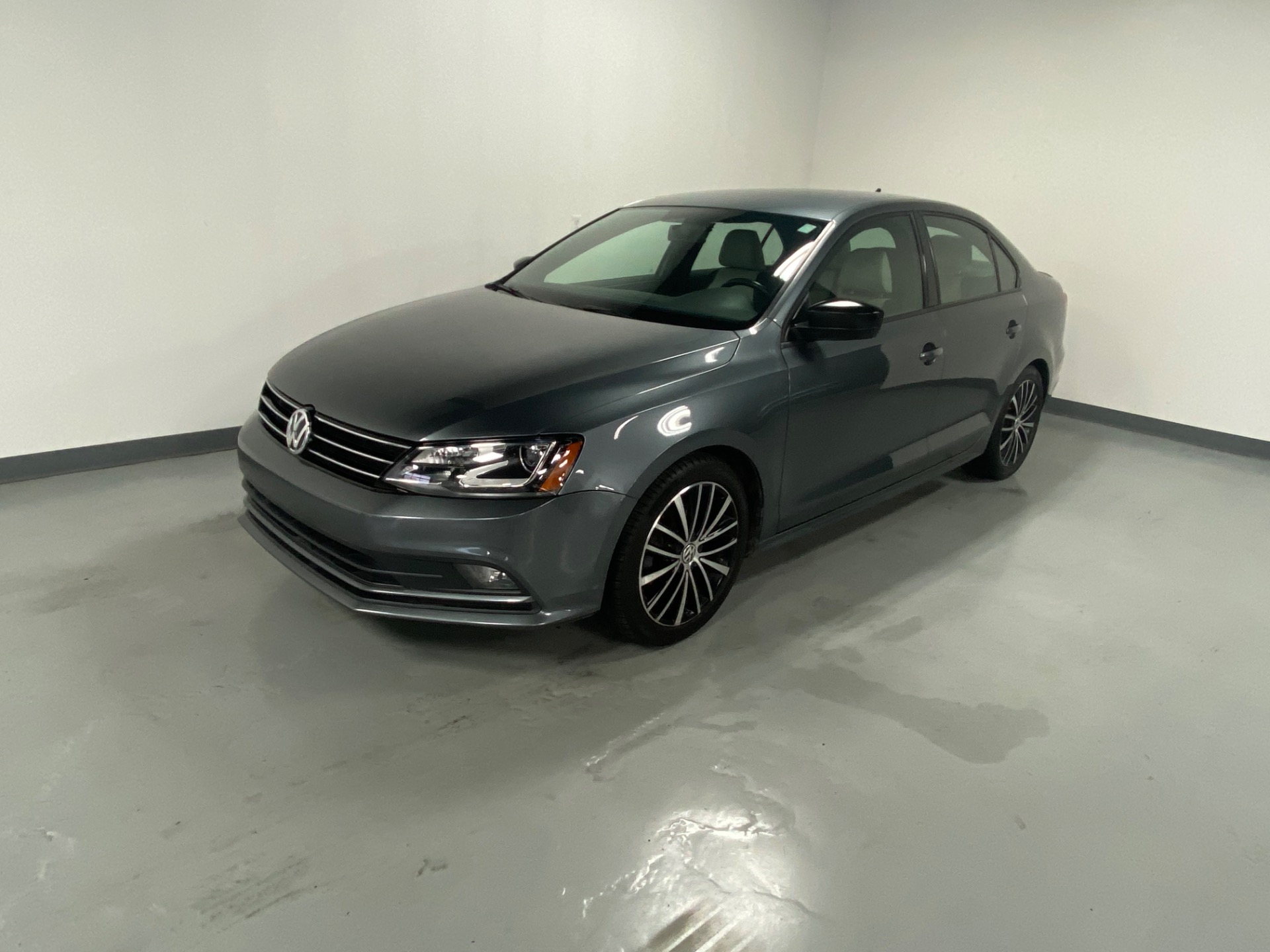 Used 2016 Platinum Gray Metallic Volkswagen Jetta 1.8T SPORT PZEV 1.8T ...