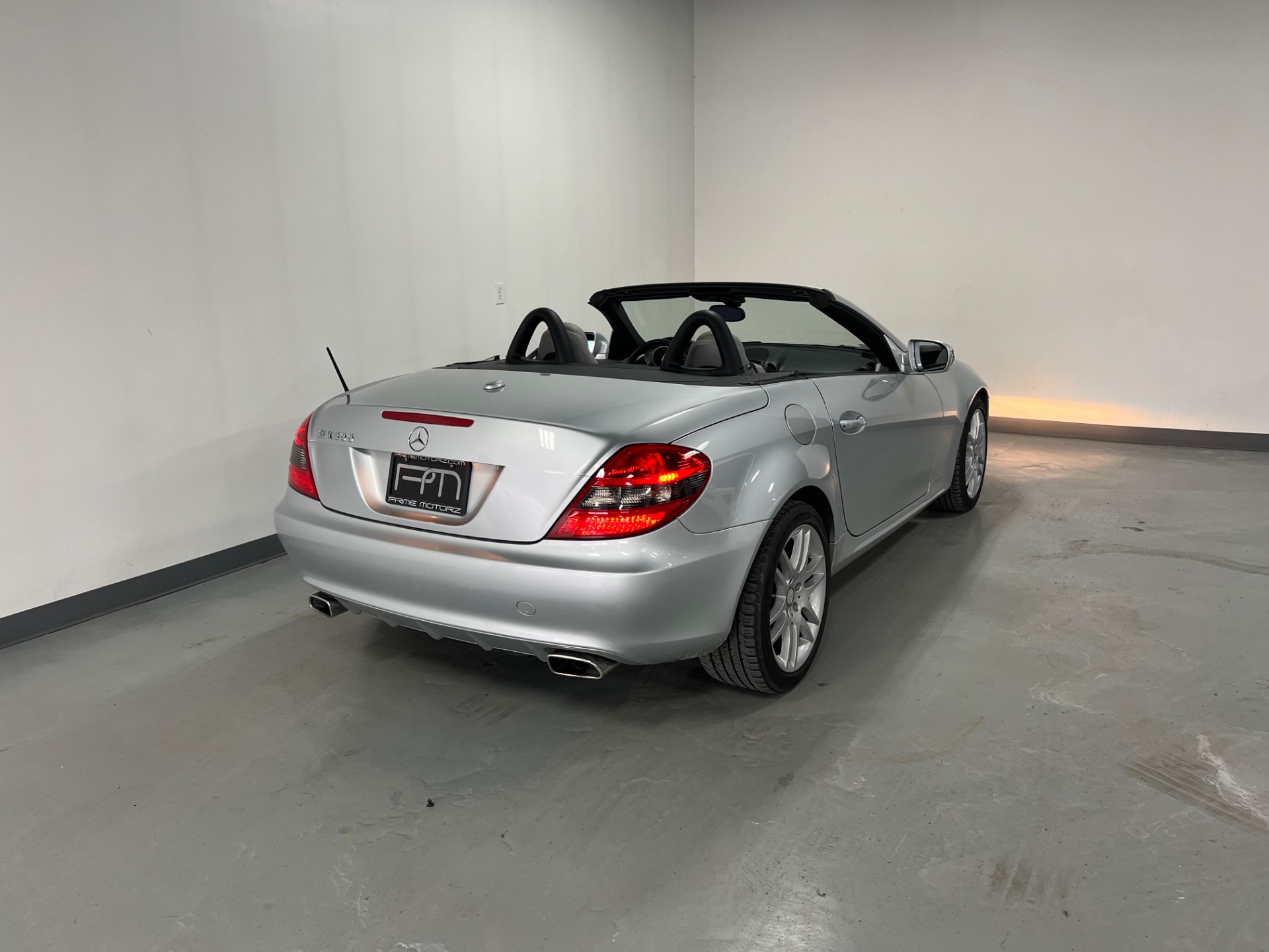 Used 2009 Iridium Silver Metallic Mercedes-Benz SLK 300 2DR CONVERTIBLE ...