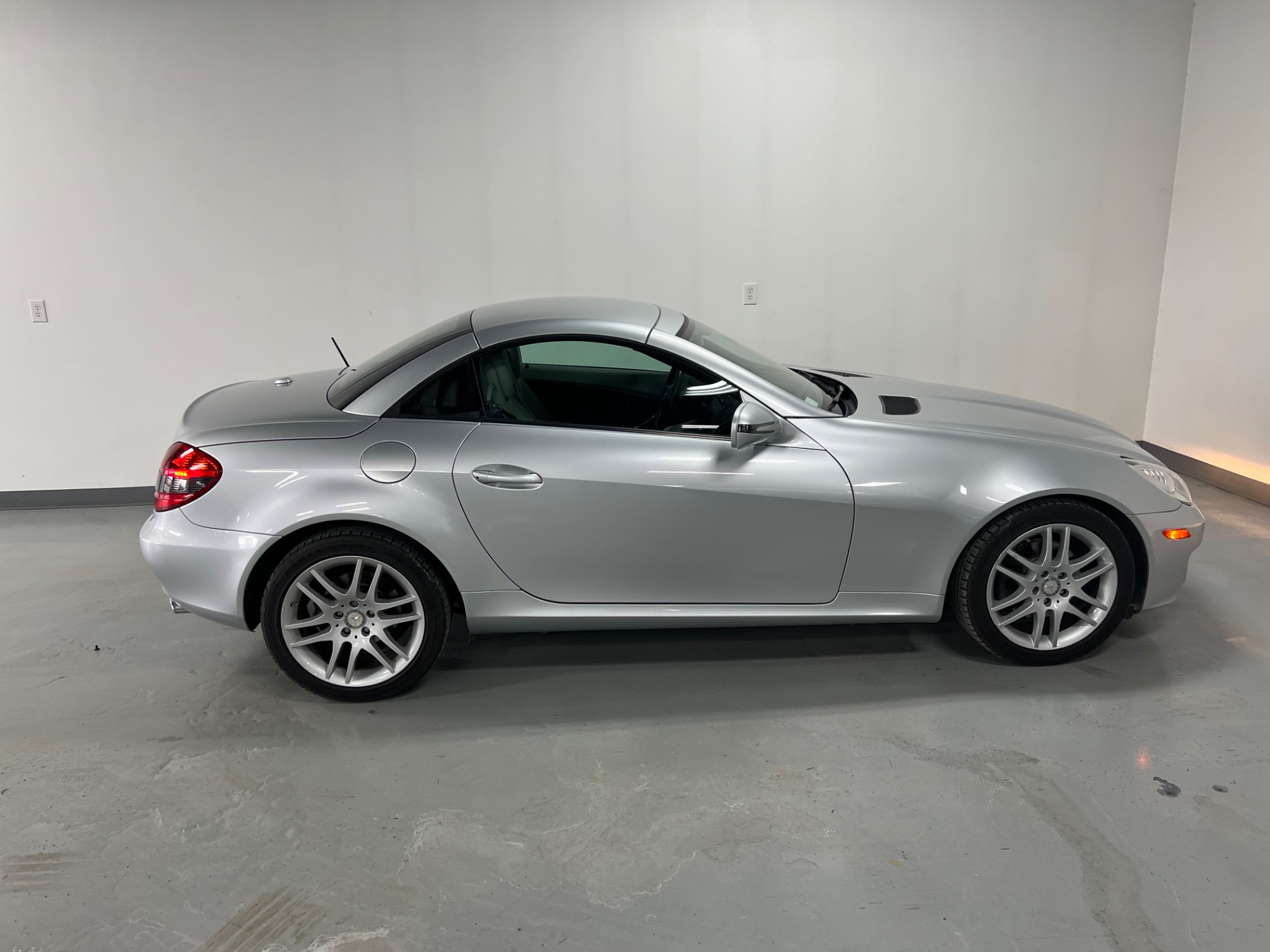 Used 2009 Iridium Silver Metallic Mercedes-Benz SLK 300 2DR CONVERTIBLE ...