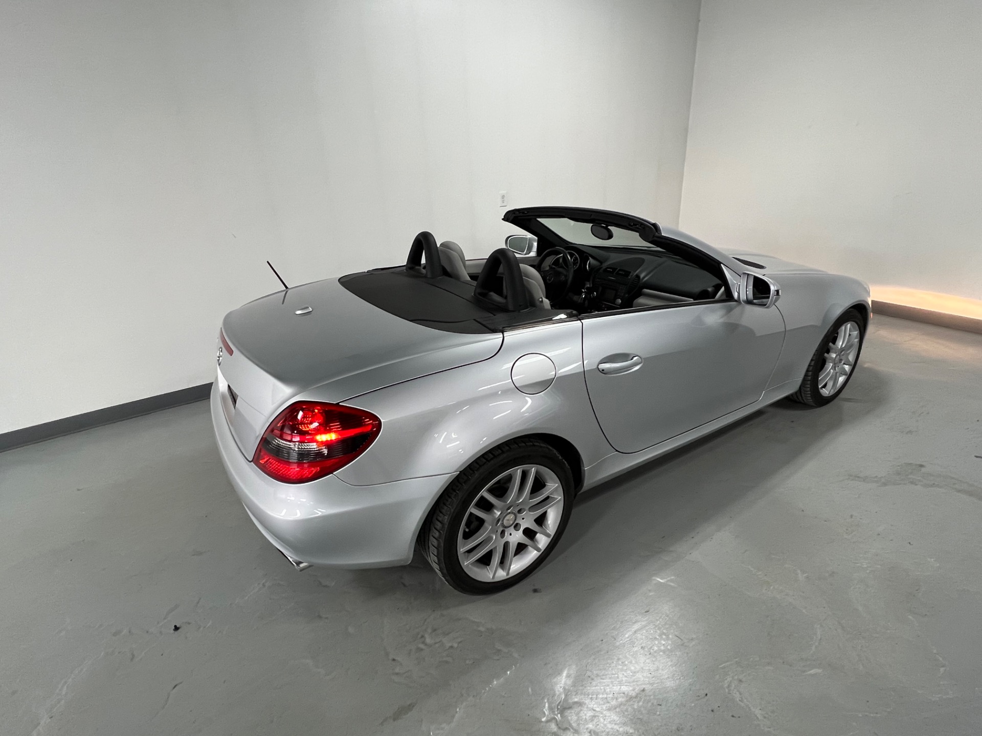 Used 2009 Iridium Silver Metallic Mercedes-Benz SLK 300 2DR CONVERTIBLE ...
