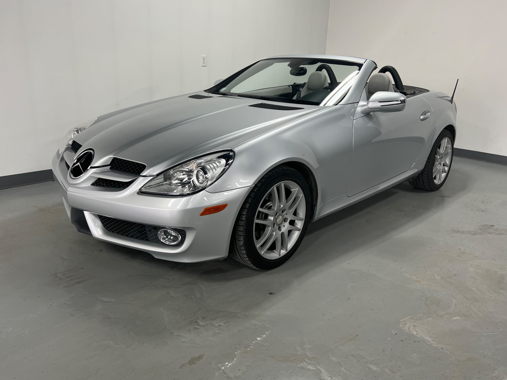 Used 2009 Iridium Silver Metallic Mercedes-Benz SLK 300 2DR CONVERTIBLE ...