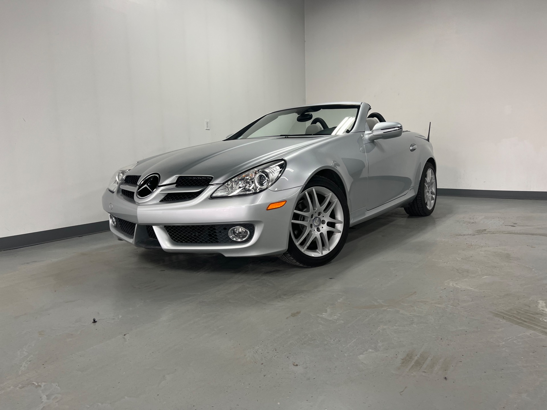 Used 2009 Iridium Silver Metallic Mercedes-Benz SLK 300 2DR CONVERTIBLE ...