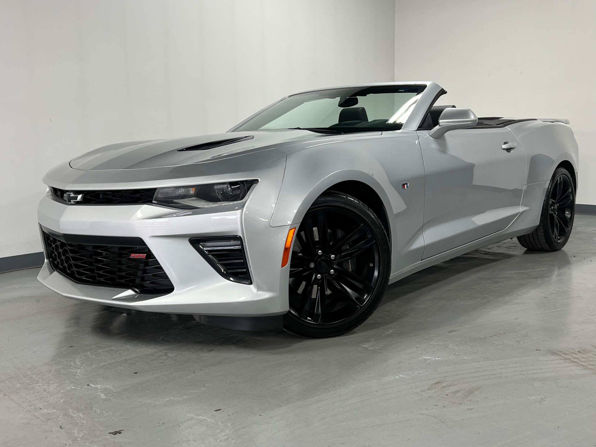 Used 2017 Silver Ice Metallic Chevrolet Camaro SS 2DR CONVERTIBLE 2SS ...