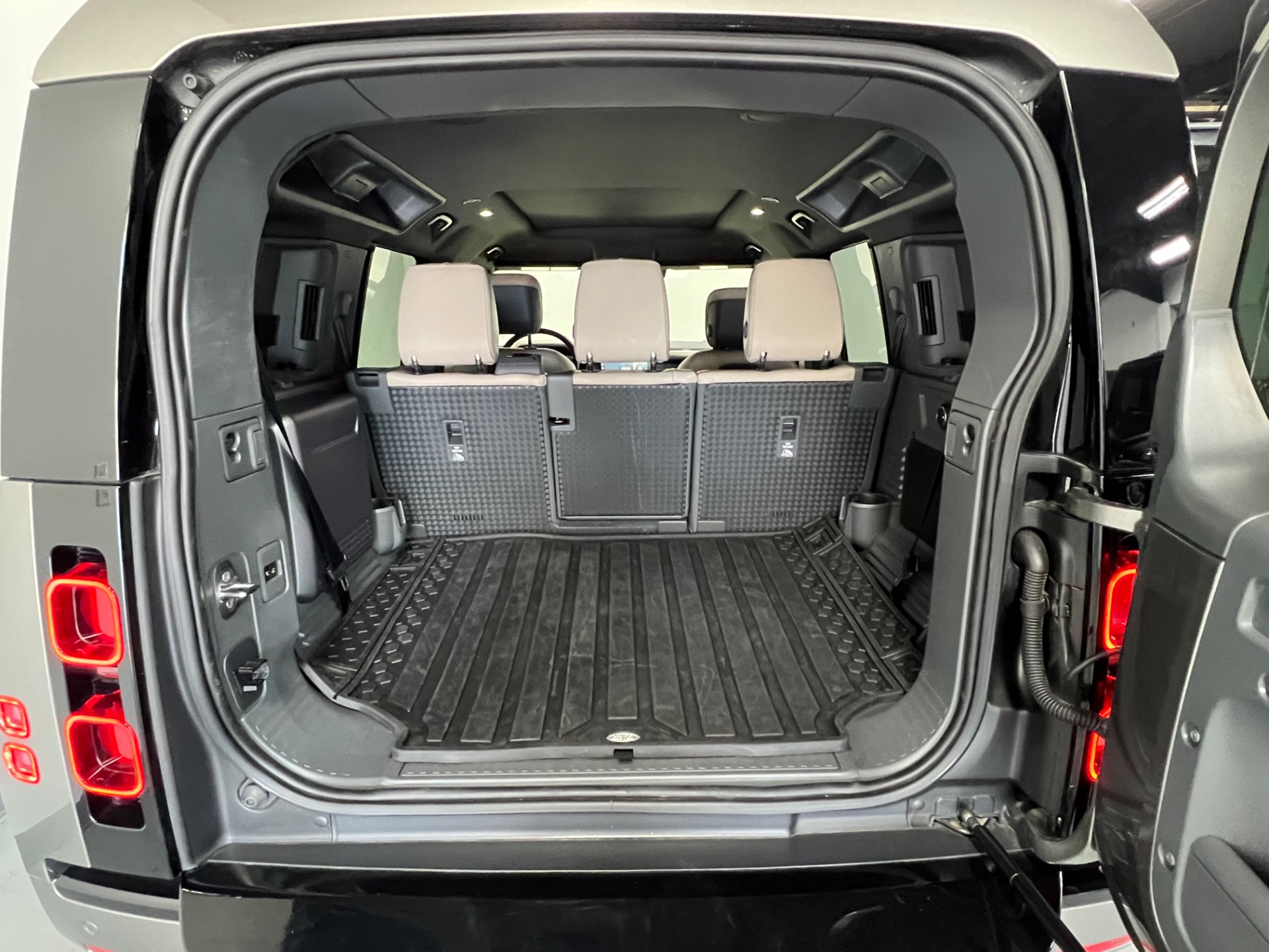 Used 2022 Silicon Silver Metallic Land Rover Defender 110 xs edition ...