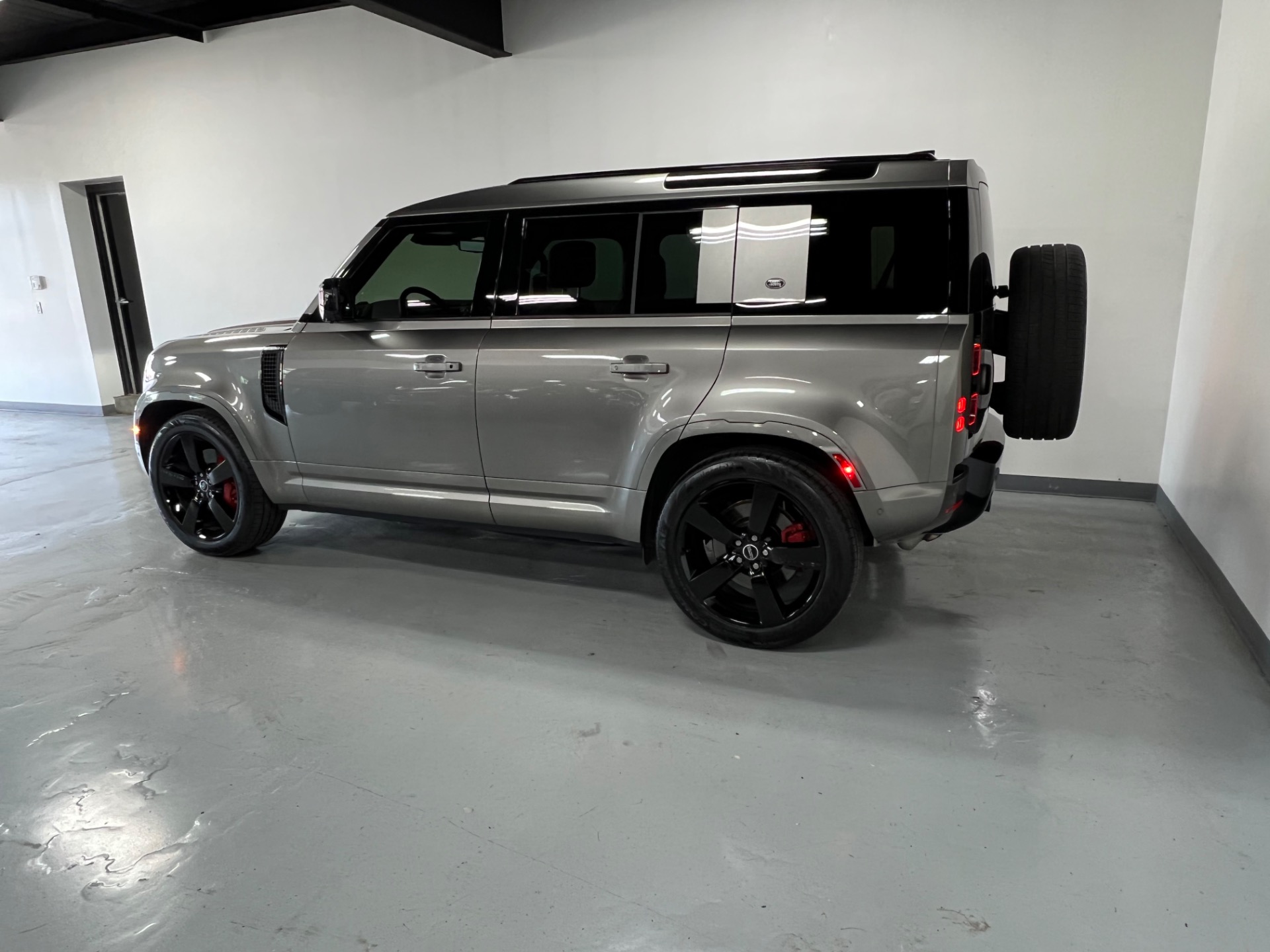 Used 2022 Silicon Silver Metallic Land Rover Defender 110 xs edition ...