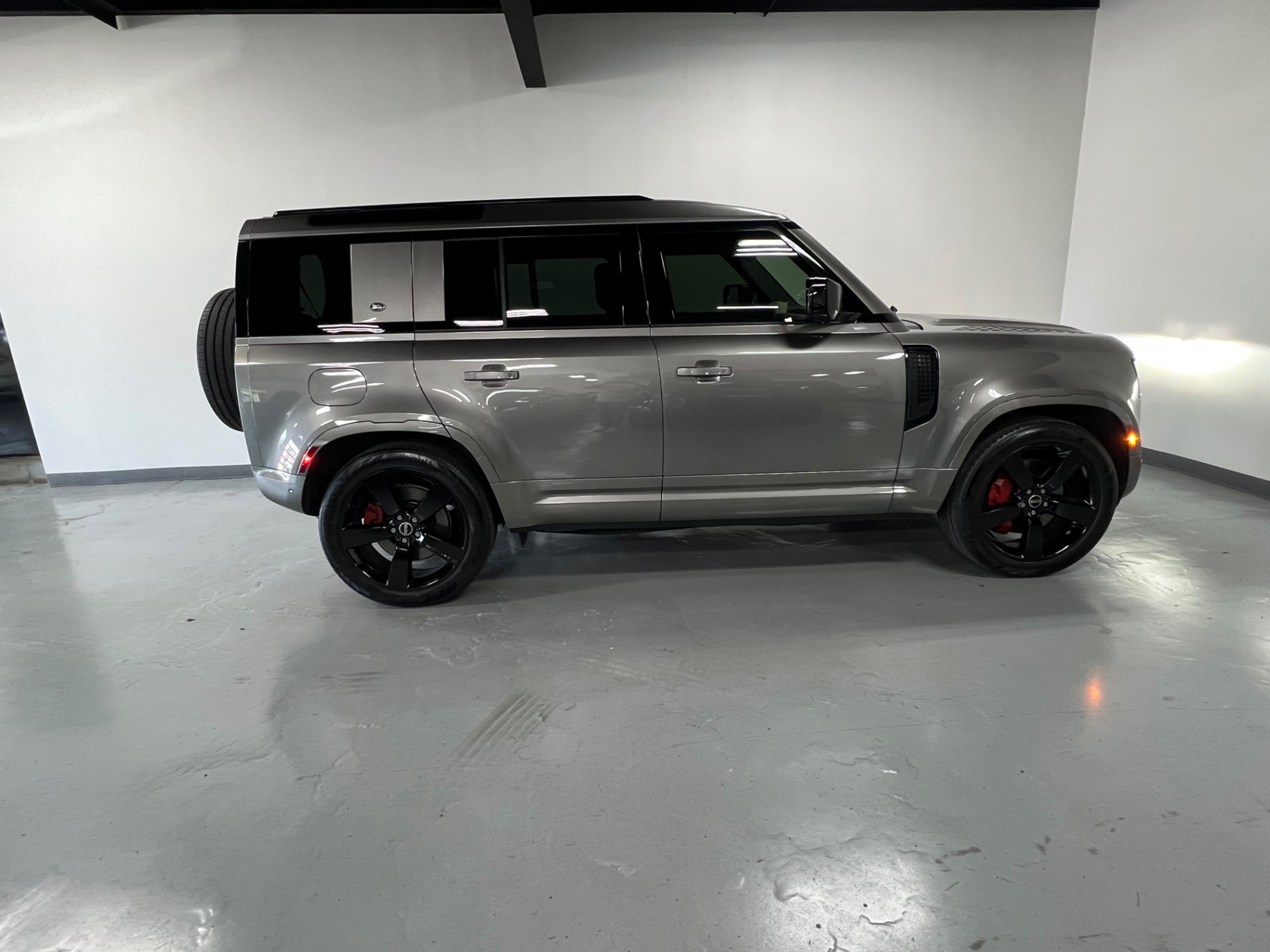 Used 2022 Silicon Silver Metallic Land Rover Defender 110 xs edition ...