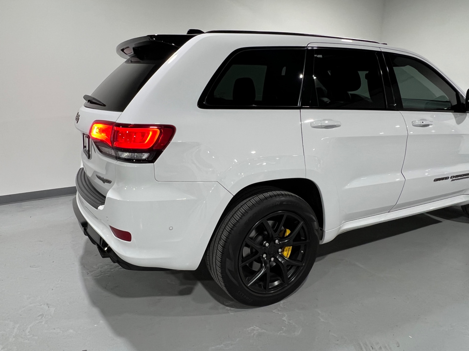 Used 2021 Bright White Clear Coat Jeep Grand Cherokee trackhawk pano roof SRT V8 707hp 4wd ...