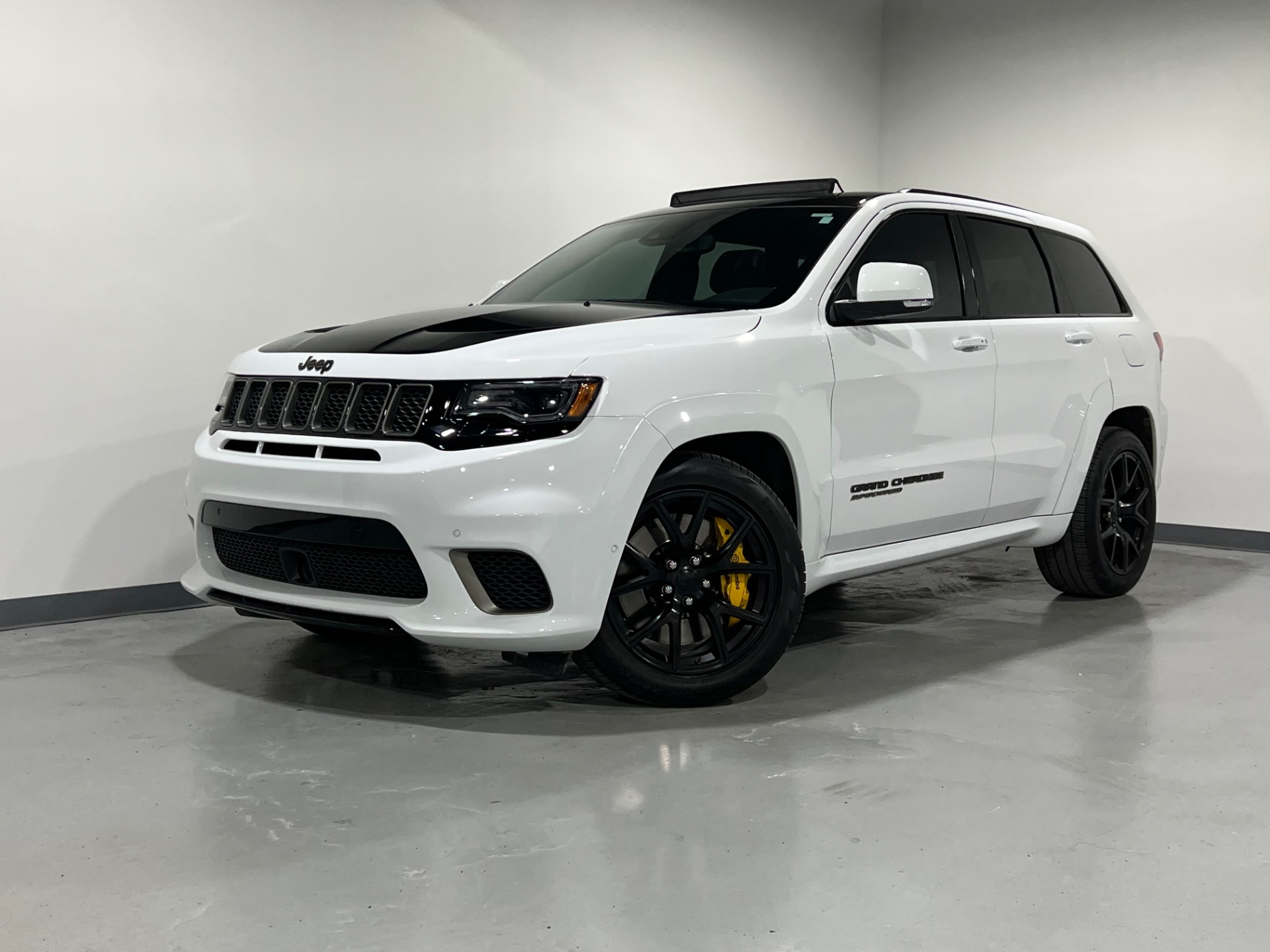 Used 2021 Bright White Clear Coat Jeep Grand Cherokee trackhawk pano roof SRT V8 707hp 4wd ...