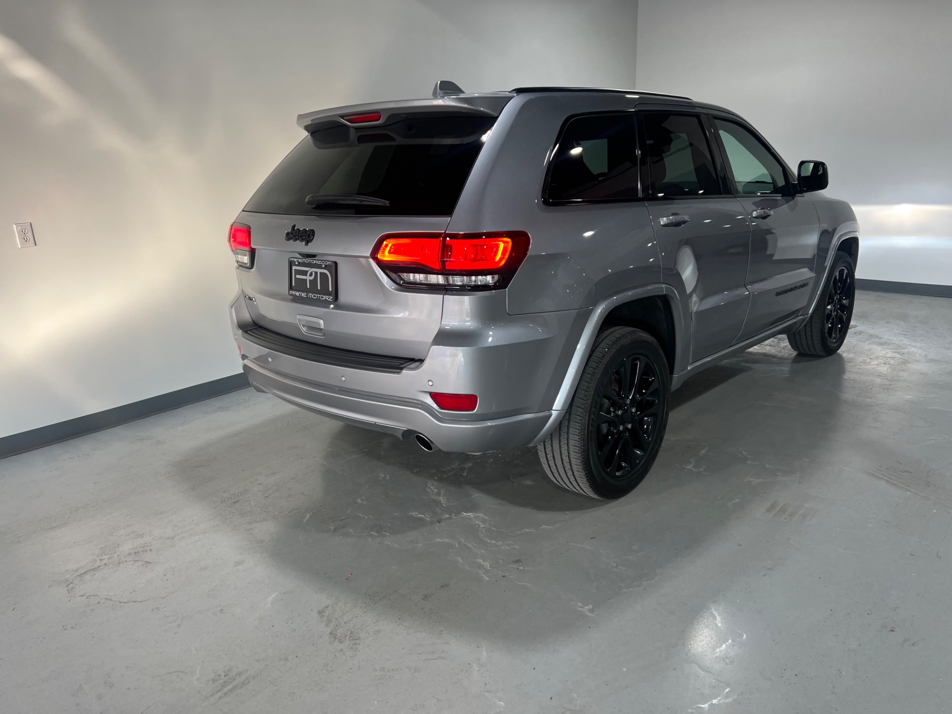 Used 2020 Billet Silver Metallic Clear Coat Jeep Grand Cherokee ...