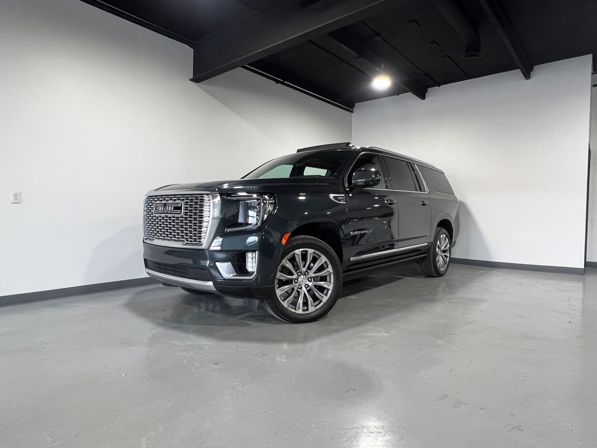 Used 2021 Hunter Metallic GMC Yukon XL DENALI 4WD Denali For Sale (Sold ...