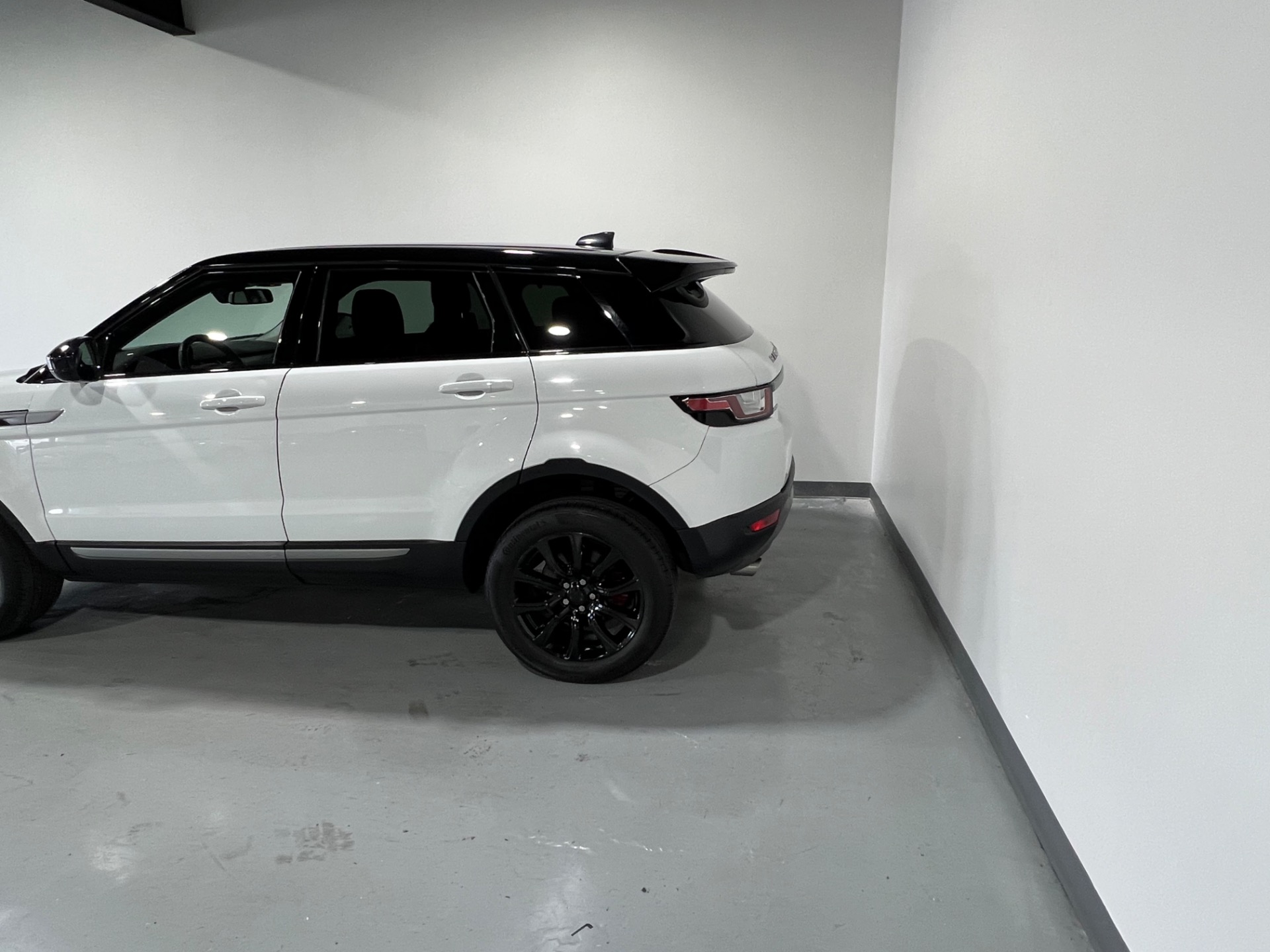 Range Rover Evoque White With Black Roof