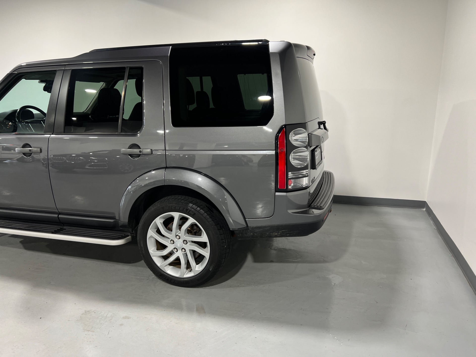Used 2016 Corris Grey Metallic Land Rover LR4 Silver Edition Package ...