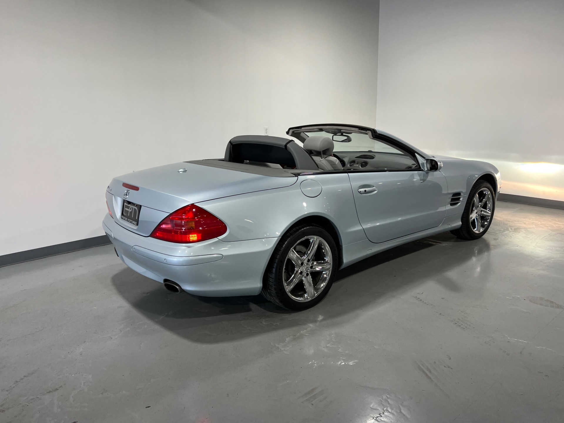Used 2006 Diamond Silver Metallic Mercedes Benz Sl Class Sl 500 For