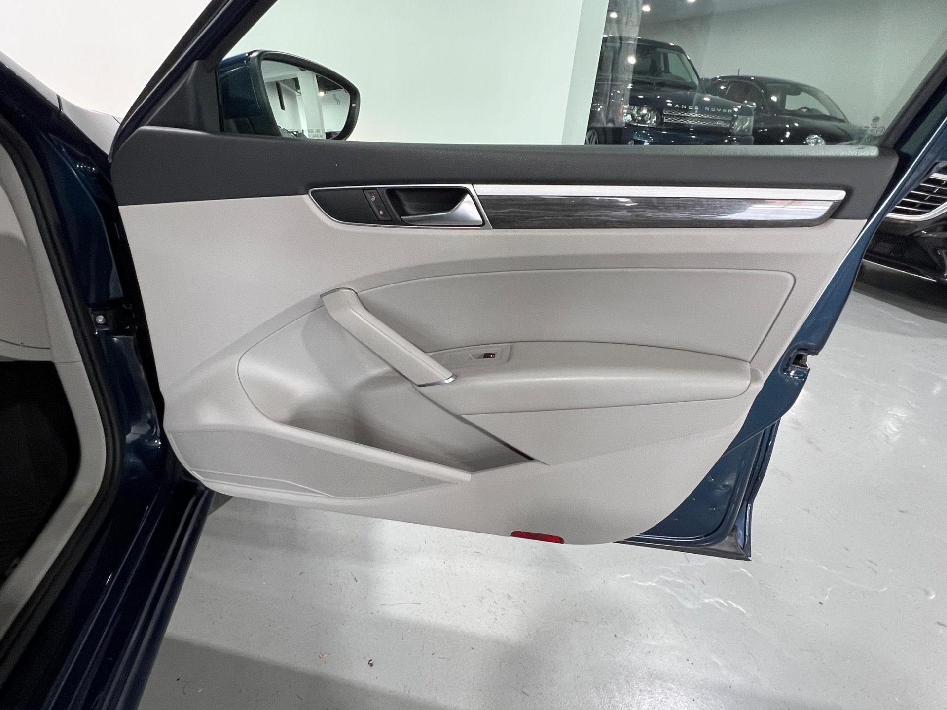 Used 2018 Tourmaline Blue Metallic Volkswagen Passat 2.0T SE SEDAN 2.0T ...