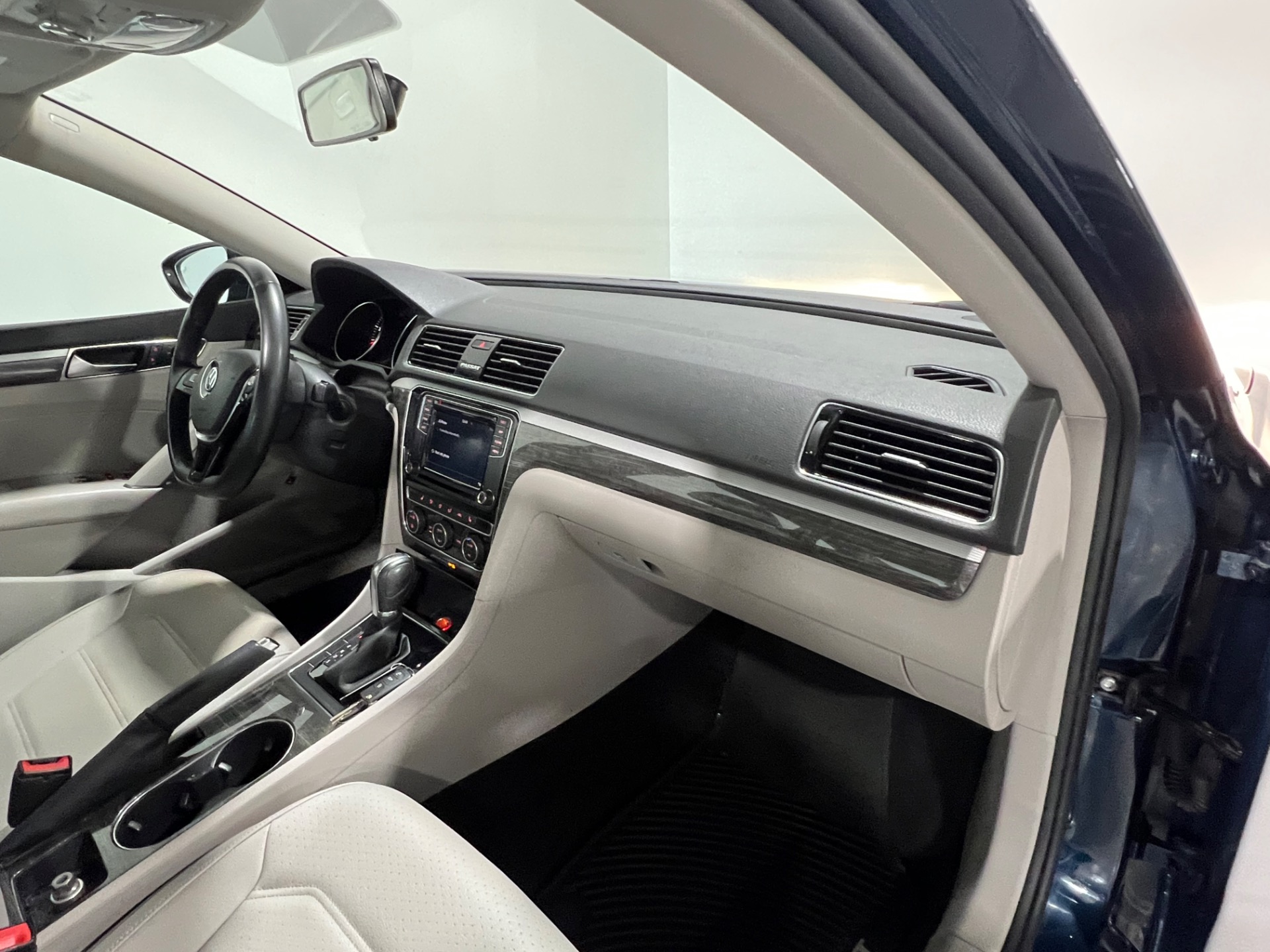 Used 2018 Tourmaline Blue Metallic Volkswagen Passat 2.0T SE SEDAN 2.0T ...