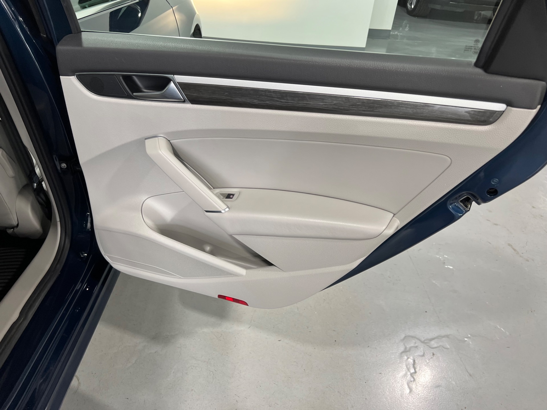 Used 2018 Tourmaline Blue Metallic Volkswagen Passat 2.0T SE SEDAN 2.0T ...