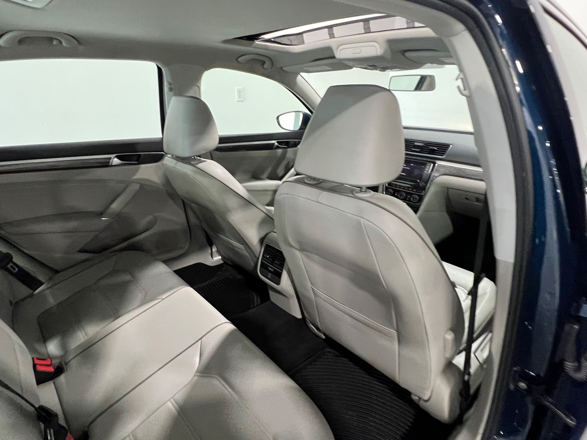 Used 2018 Tourmaline Blue Metallic Volkswagen Passat 2.0T SE SEDAN 2.0T ...