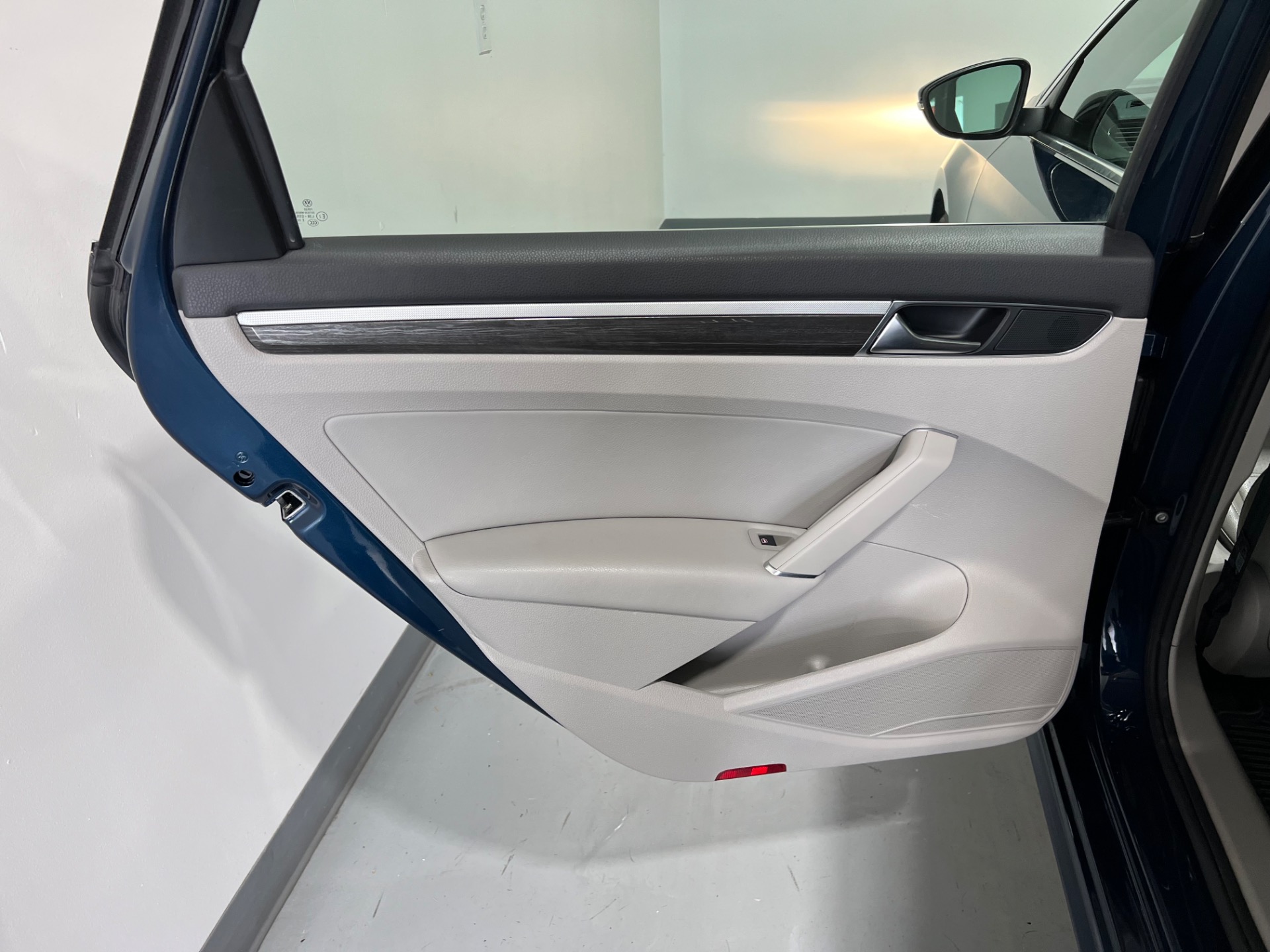 Used 2018 Tourmaline Blue Metallic Volkswagen Passat 2.0T SE SEDAN 2.0T ...