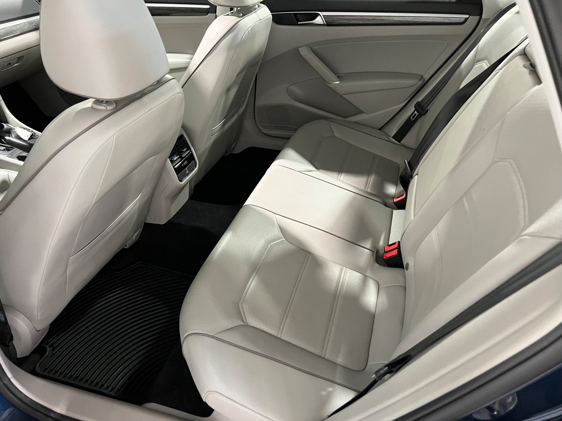 Used 2018 Tourmaline Blue Metallic Volkswagen Passat 2.0T SE SEDAN 2.0T ...