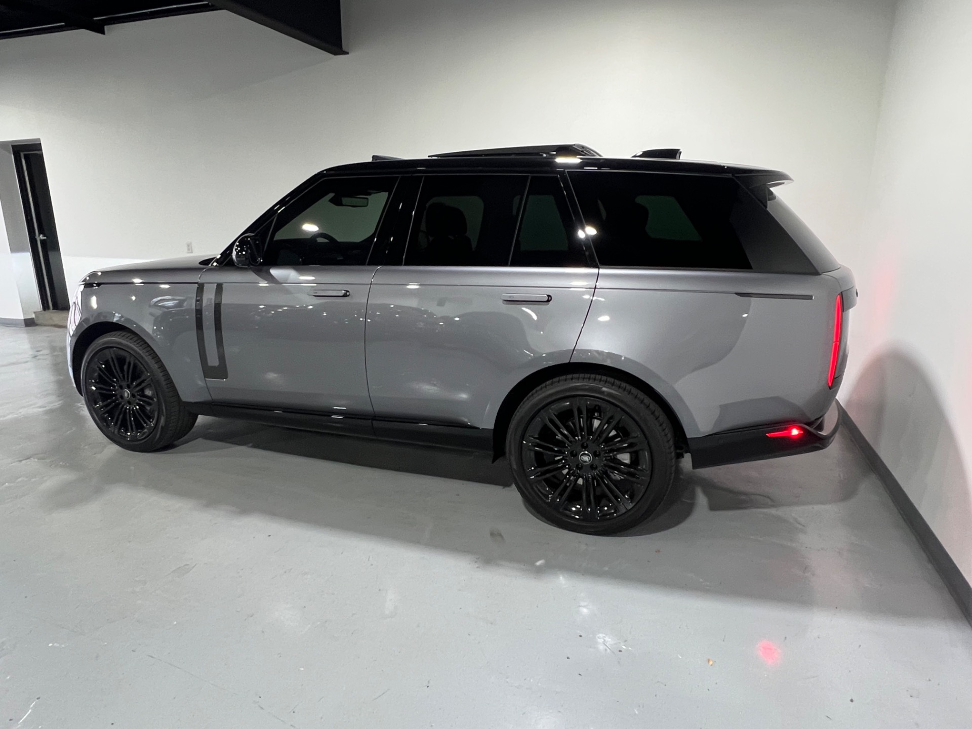 Used 2024 EIGER GREY Land Rover Range Rover P400 AWD P400 SE For Sale ...