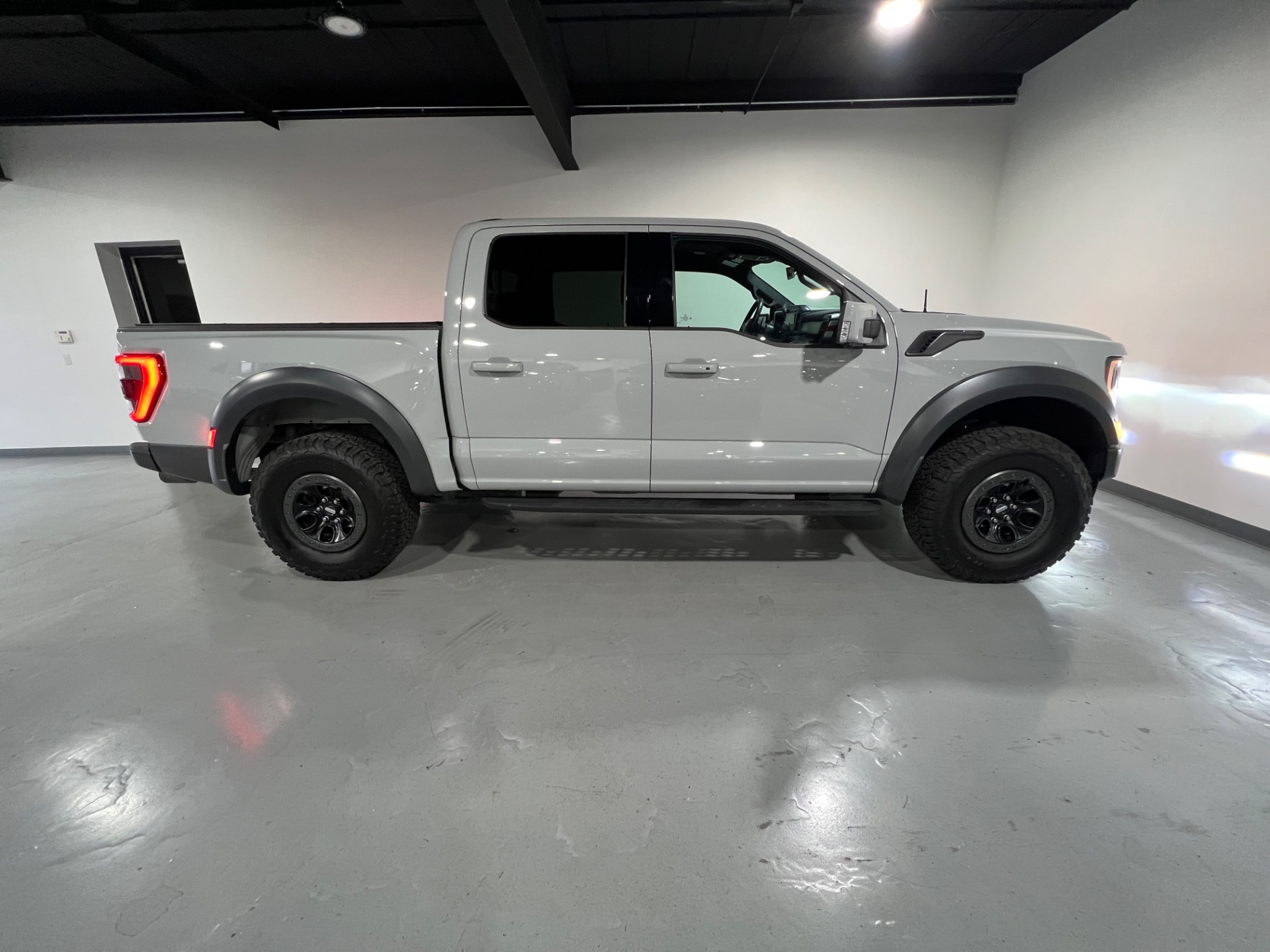 Used 2023 Avalanche Gray Ford F-150 RAPTOR 4X4 4DR SUPERCREW 5.5FT SB ...