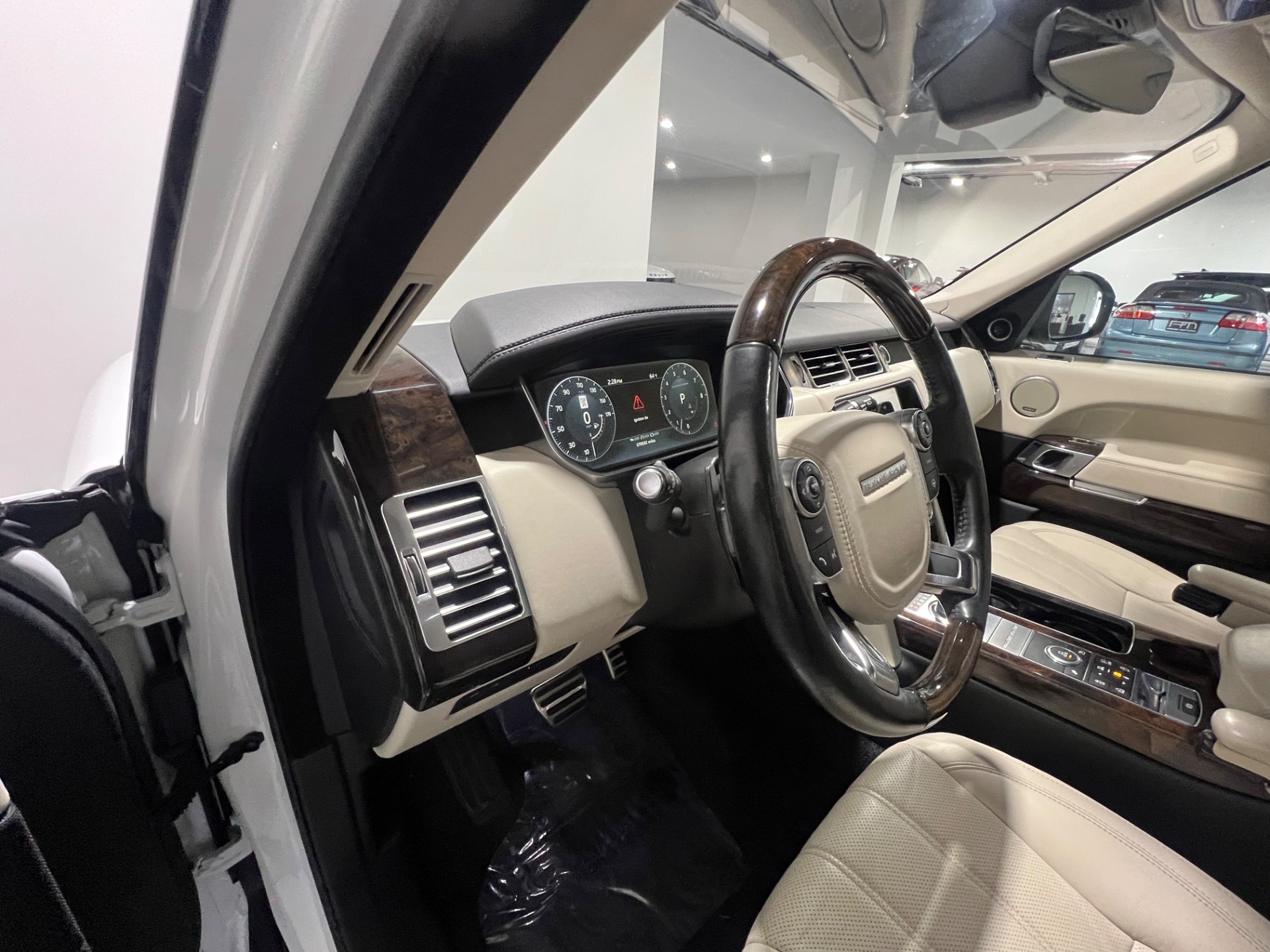 Used 2017 Fuji White Land Rover Range Rover supercharged V8 AWD ...