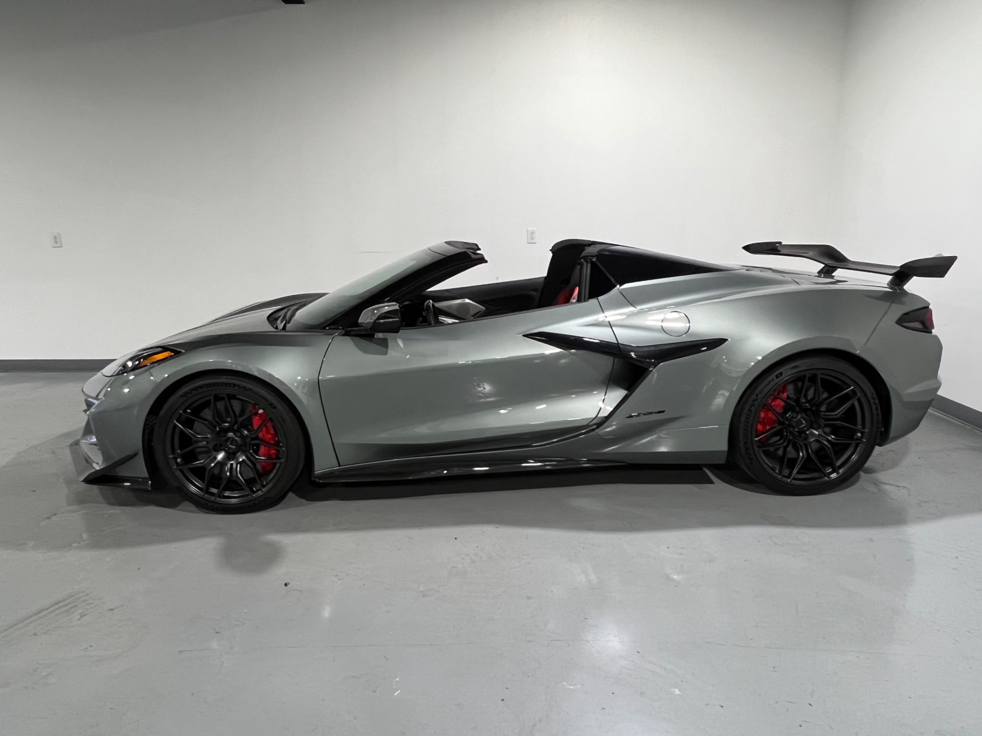 Used 2023 Hypersonic Gray Metallic Chevrolet Corvette Z06 3LZ ...