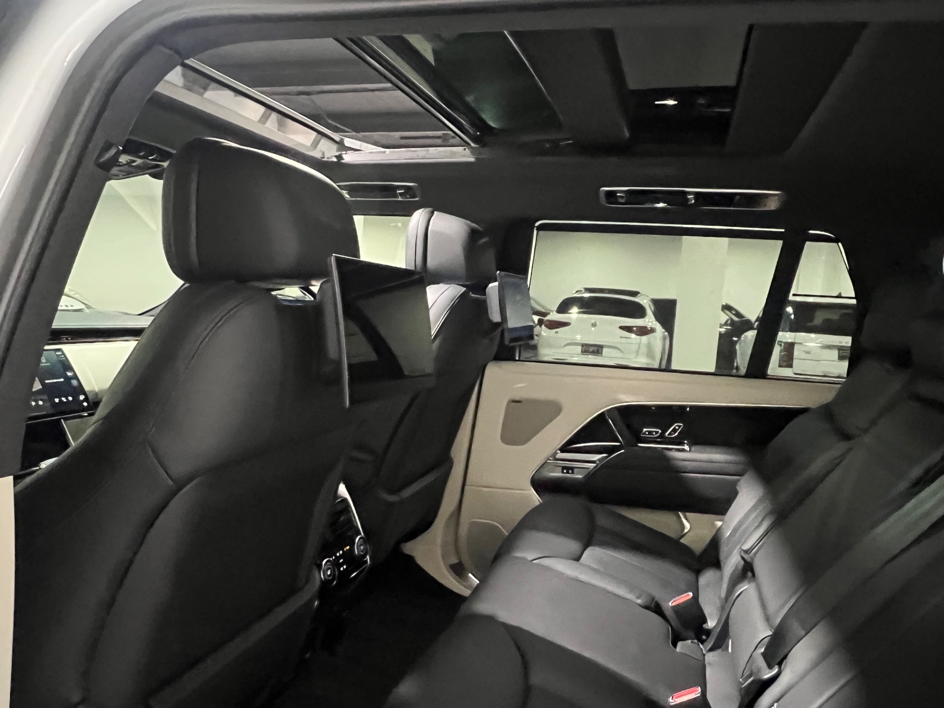 Used 2024 Fuji White Land Rover Range Rover P400 long wheel base 3rd ...