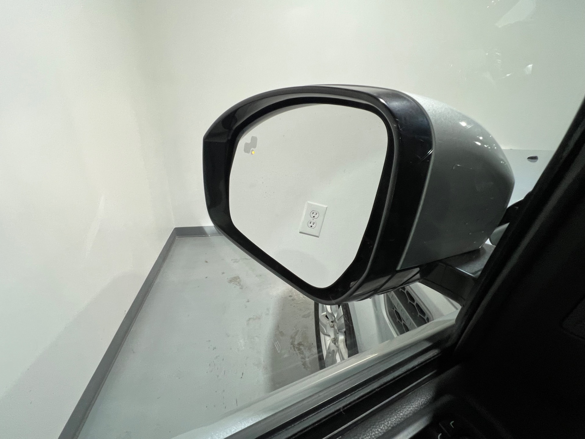 Used 2015 Indus Silver Metallic Land Rover LR4 HSE 4X4 HSE For Sale ...
