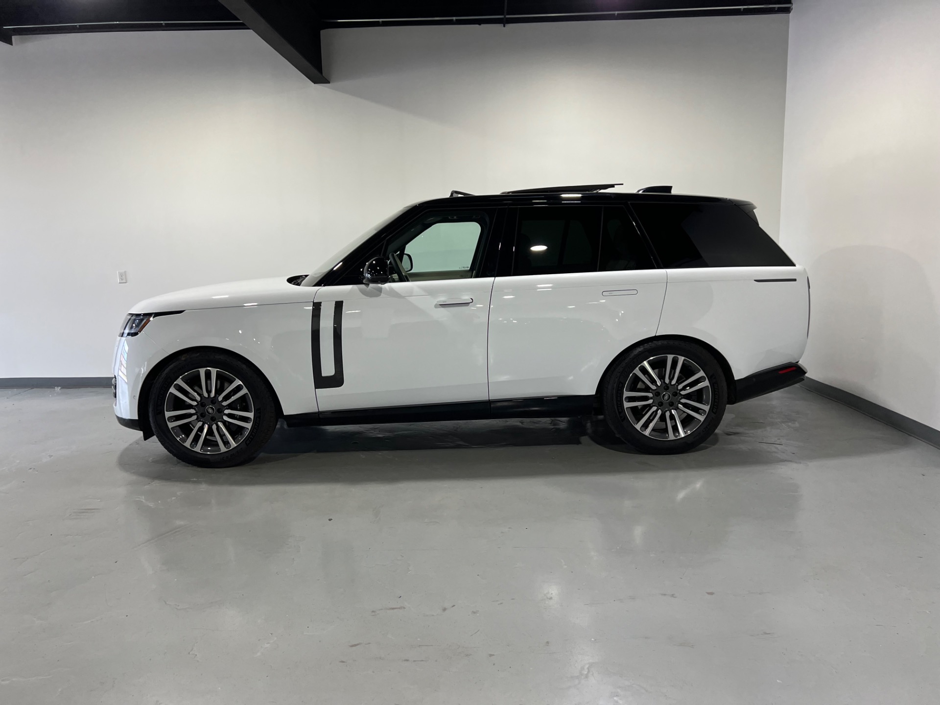 Used 2023 Fuji White Land Rover Range Rover P530 AWD P530 SE For Sale ...