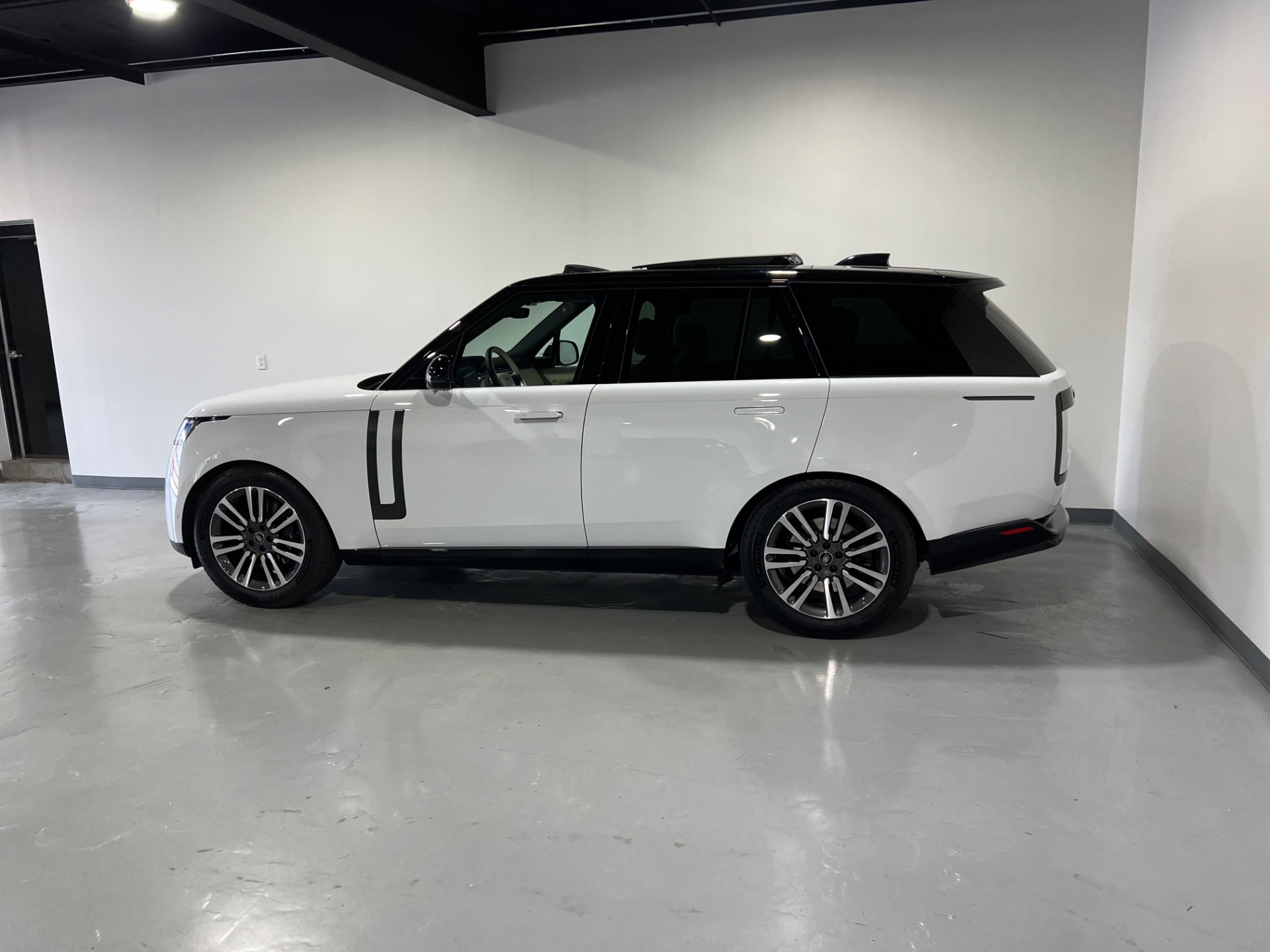 Used 2023 Fuji White Land Rover Range Rover P530 AWD P530 SE For Sale ...