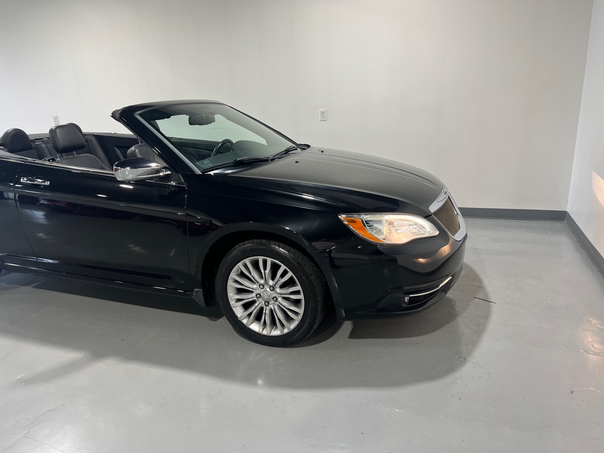 Used 2011 Brilliant Black Crystal Pearl Coat Chrysler 200 LIMITED 2DR ...
