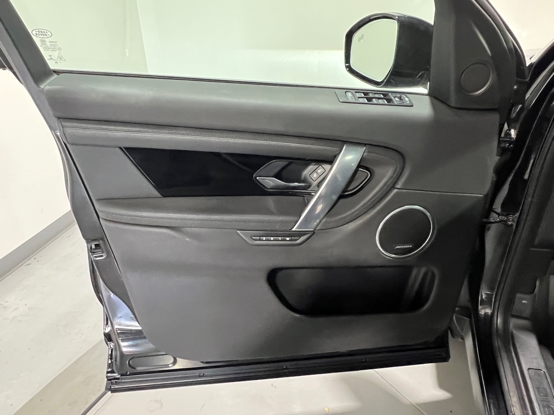 Used 2020 Santorini Black Metallic Land Rover Discovery Sport P250 SE ...