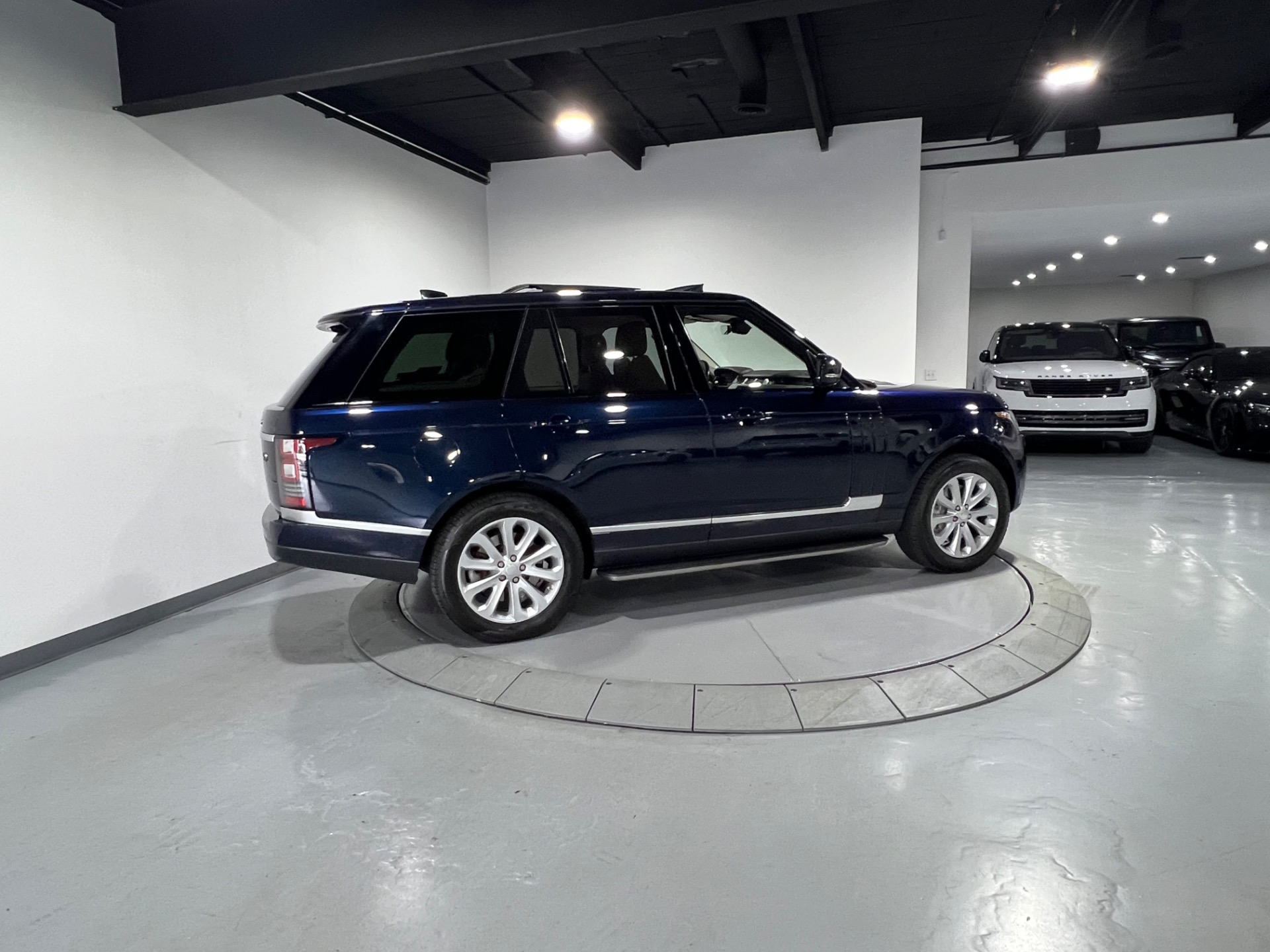 Used 2017 Loire Blue Metallic Land Rover Range Rover HSE 4DR SUV AWD ...