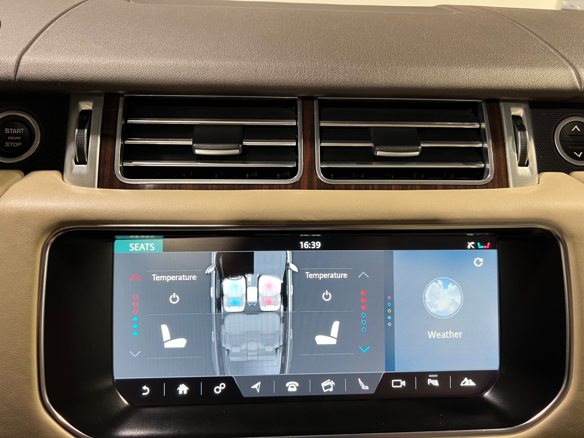 Used 2017 Loire Blue Metallic Land Rover Range Rover HSE 4DR SUV AWD ...