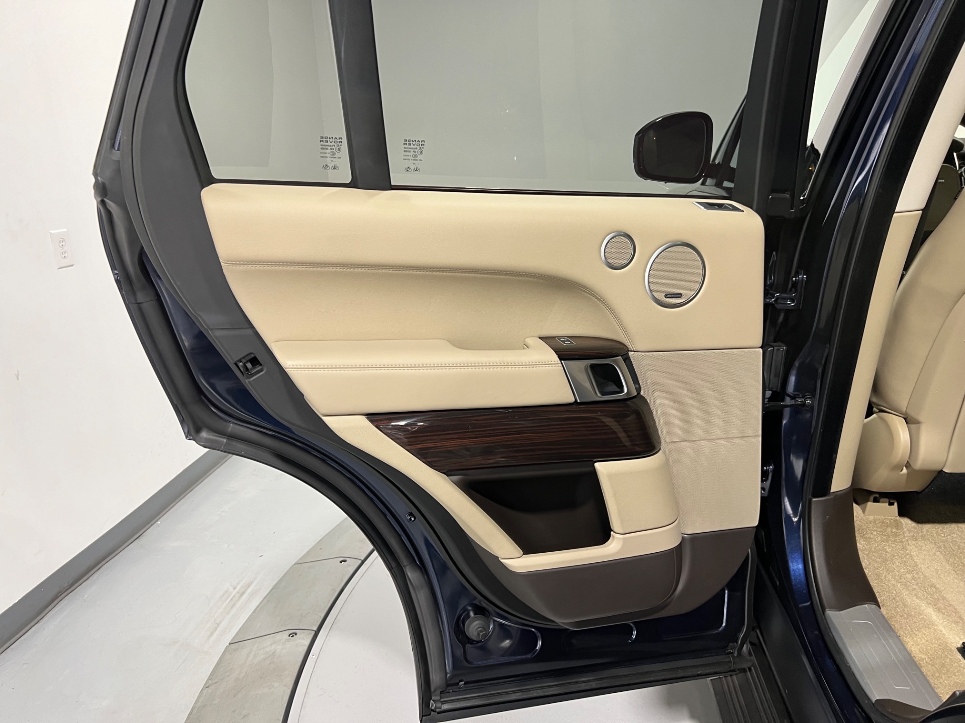 Used 2017 Loire Blue Metallic Land Rover Range Rover HSE 4DR SUV AWD ...