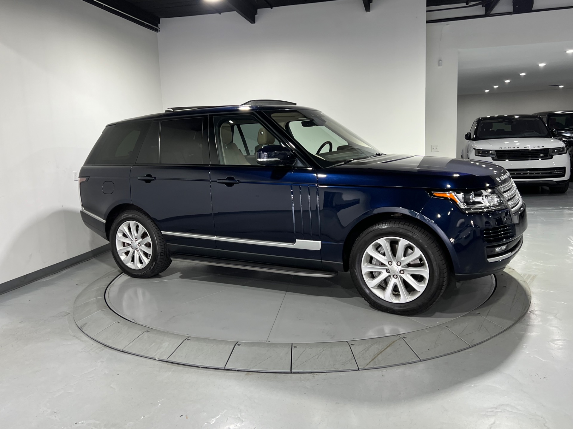 Used 2017 Loire Blue Metallic Land Rover Range Rover HSE 4DR SUV AWD ...