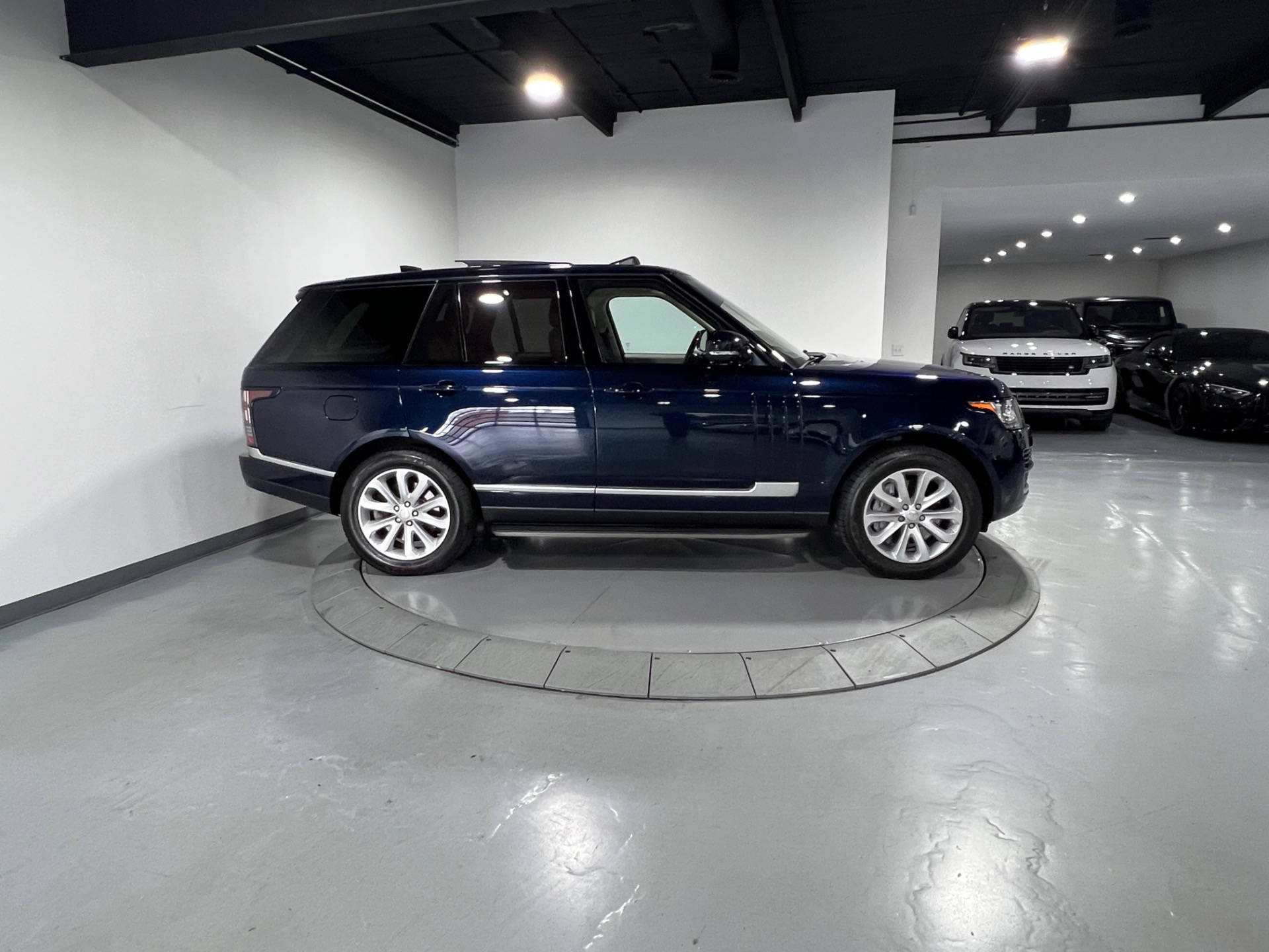 Used 2017 Loire Blue Metallic Land Rover Range Rover HSE 4DR SUV AWD ...