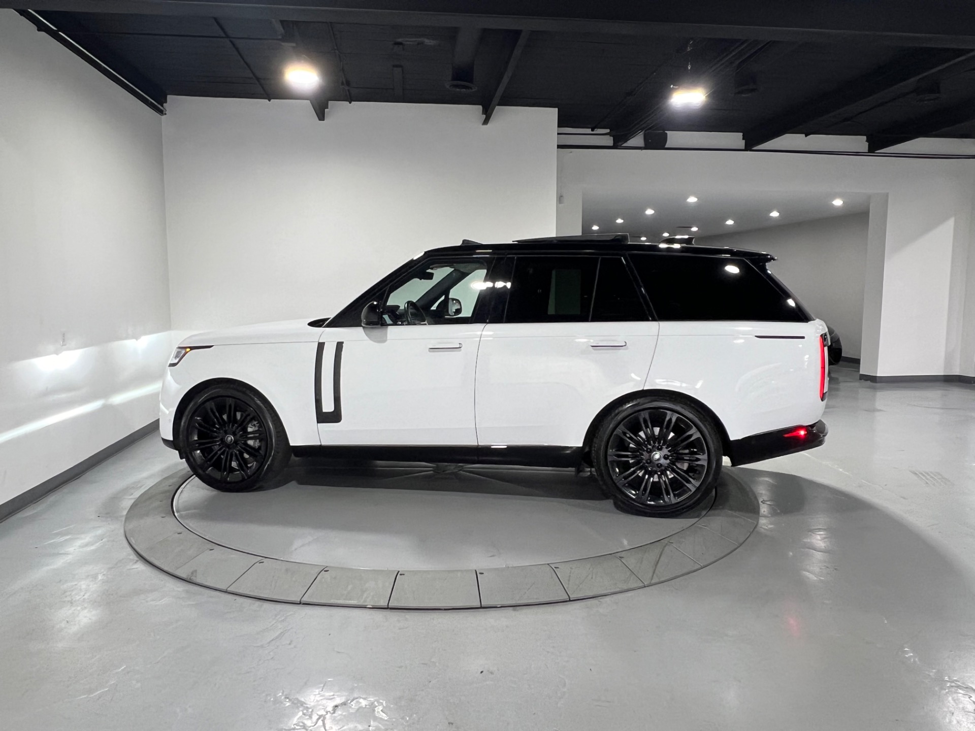 Used 2022 Fuji White Land Rover Range Rover P400 SE AWD P400 SE For ...