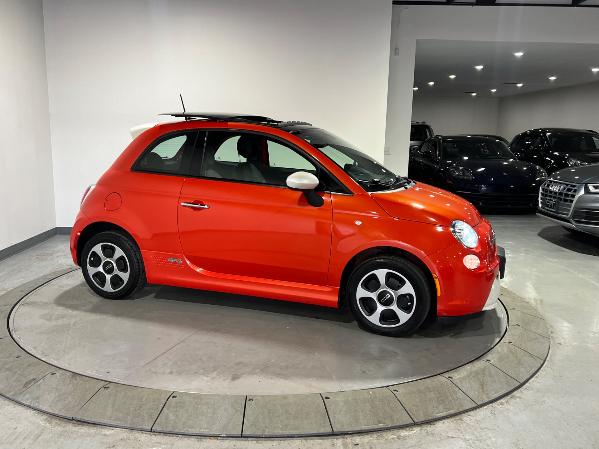 Used 2017 Electric Orange Tri-Coat Pearl Coat FIAT 500e EV For Sale ...