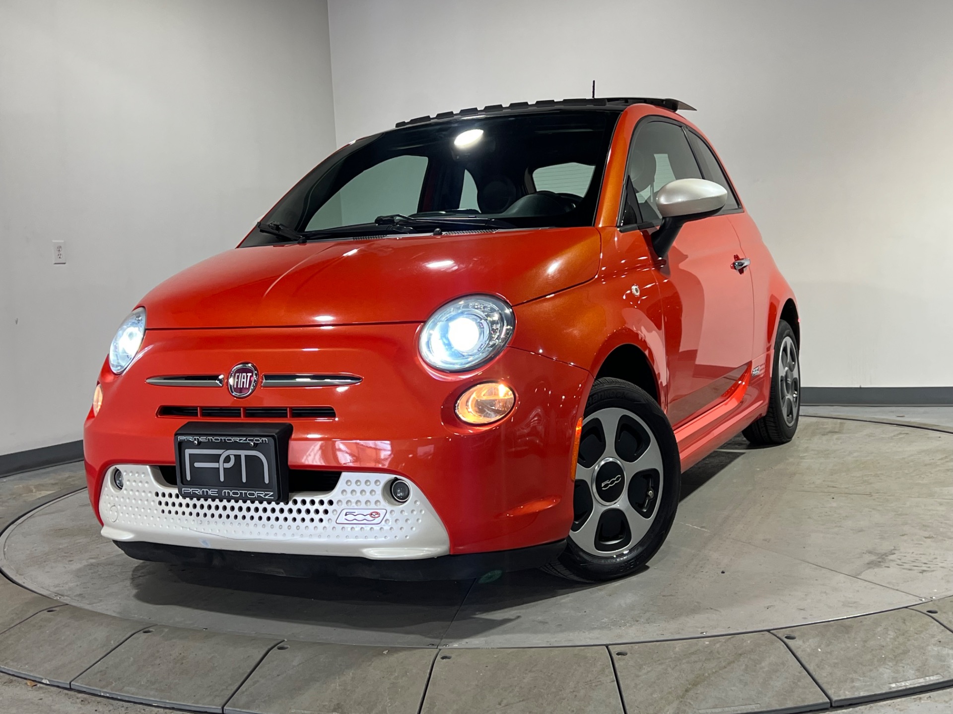 Used 2017 Electric Orange Tri-Coat Pearl Coat FIAT 500e EV For Sale ...