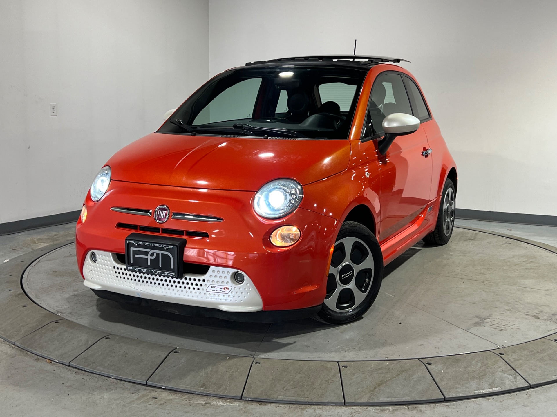 Used 2017 Electric Orange Tri-Coat Pearl Coat FIAT 500e EV For Sale ...
