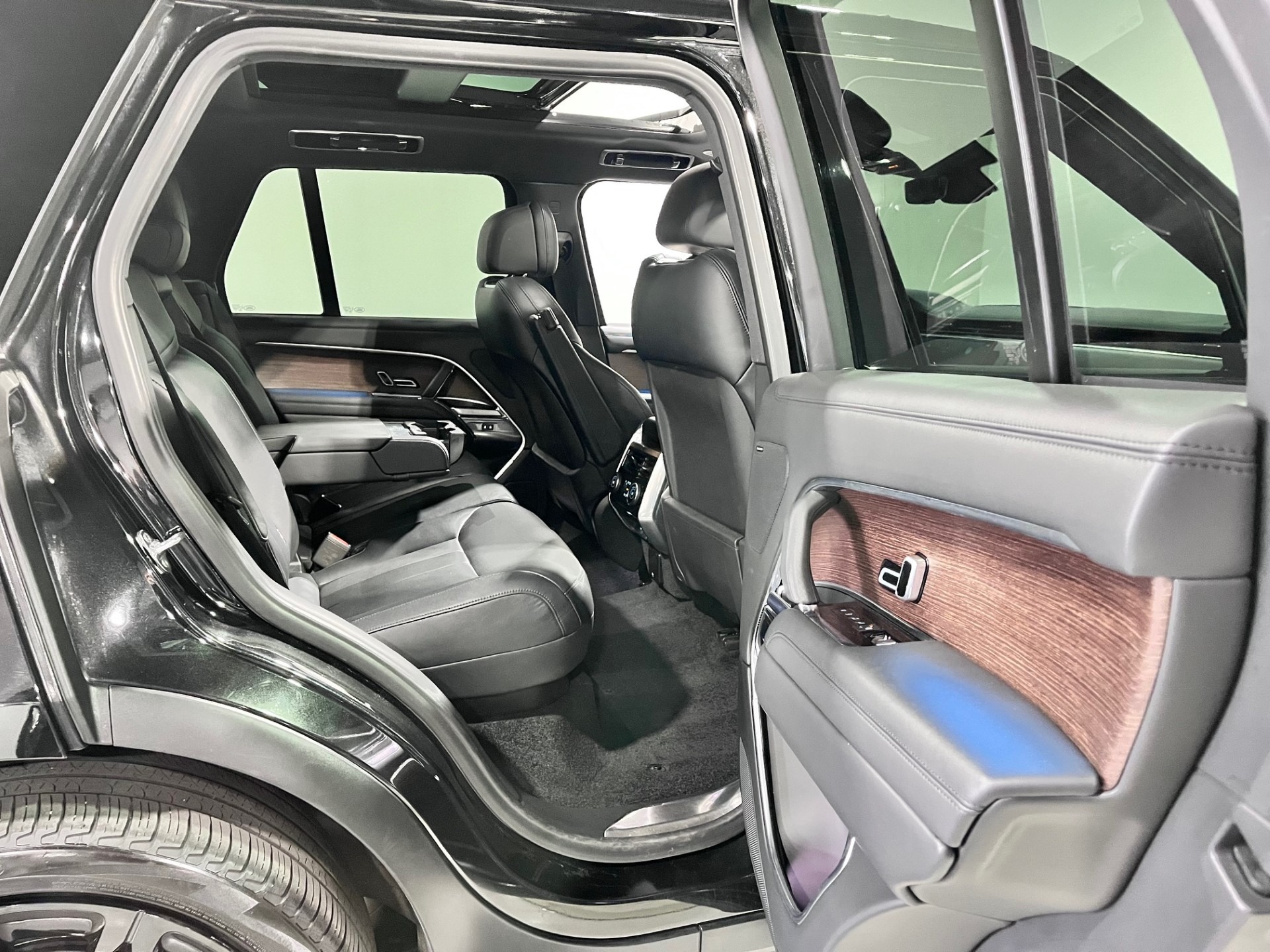 Used 2024 Santorini Black Metallic Land Rover Range Rover P400 AWD P400 ...