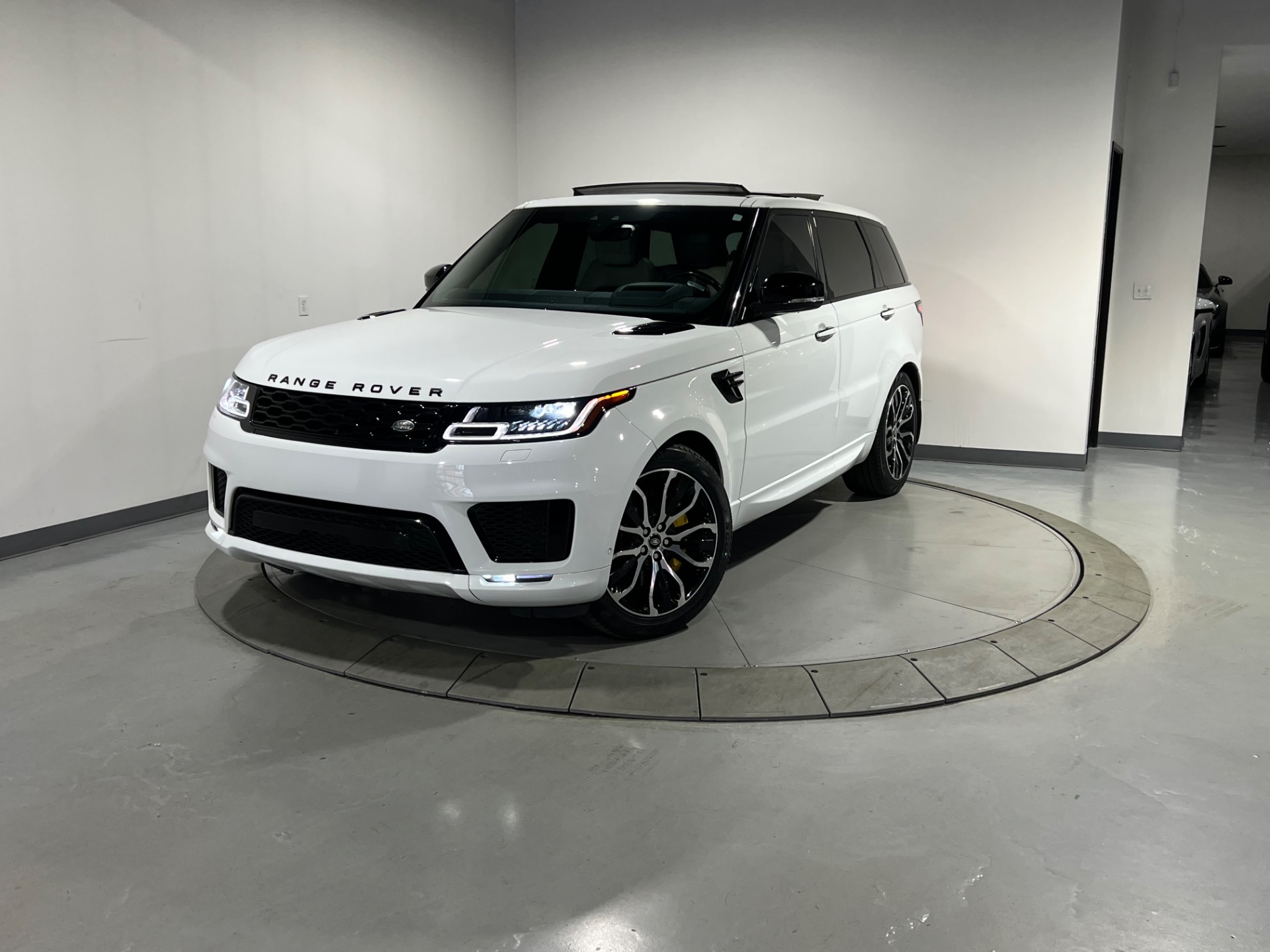 Used 2019 Fuji White Land Rover Range Rover Sport HSE Dynamic AWD HSE ...