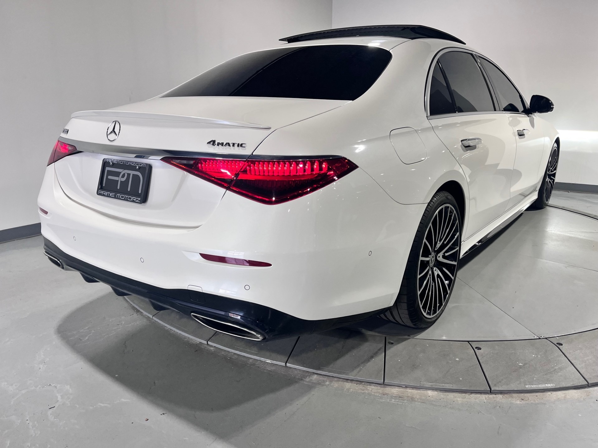 Used 2022 MANUFAKTUR Diamond White Metallic Mercedes-Benz S-Class S580 ...