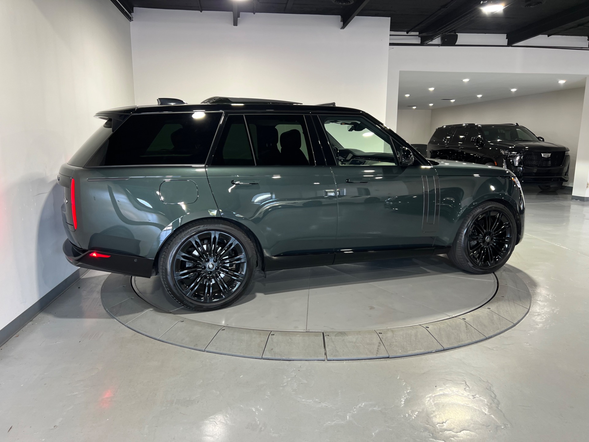 Used 2023 Belgravia Green Metallic Land Rover Range Rover P400 SE 4DR ...