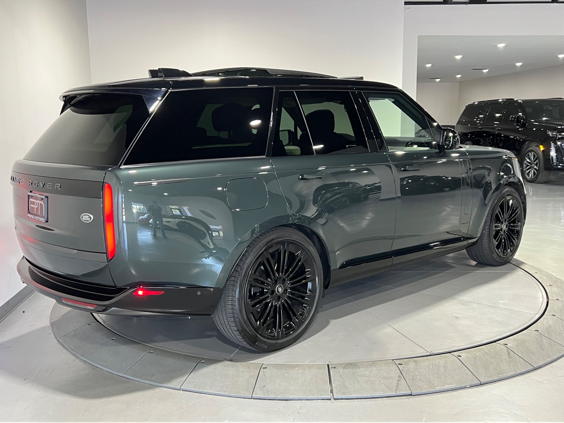 Used 2023 Belgravia Green Metallic Land Rover Range Rover P400 SE 4DR ...