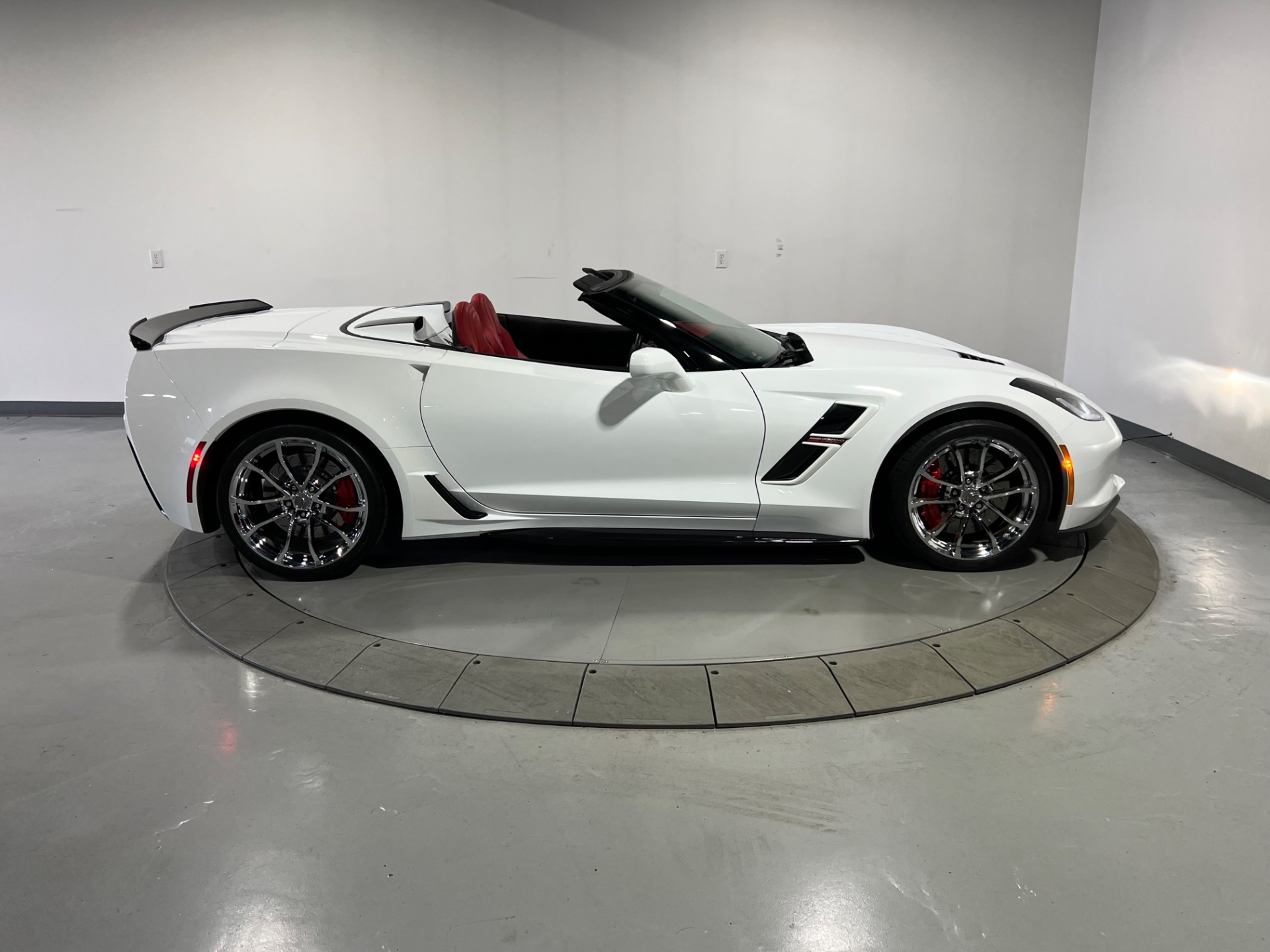 Used 2019 Arctic White Chevrolet Corvette GRAND SPORT 2DR CONVERTIBLE W ...