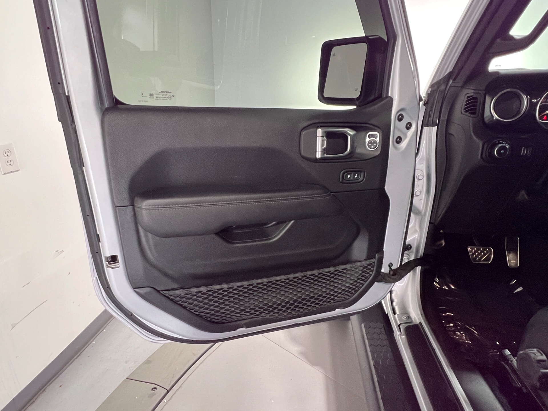 Used 2023 Silver Zynith Clear Coat Jeep Wrangler RUBICON 392 V8 4DR SUV ...