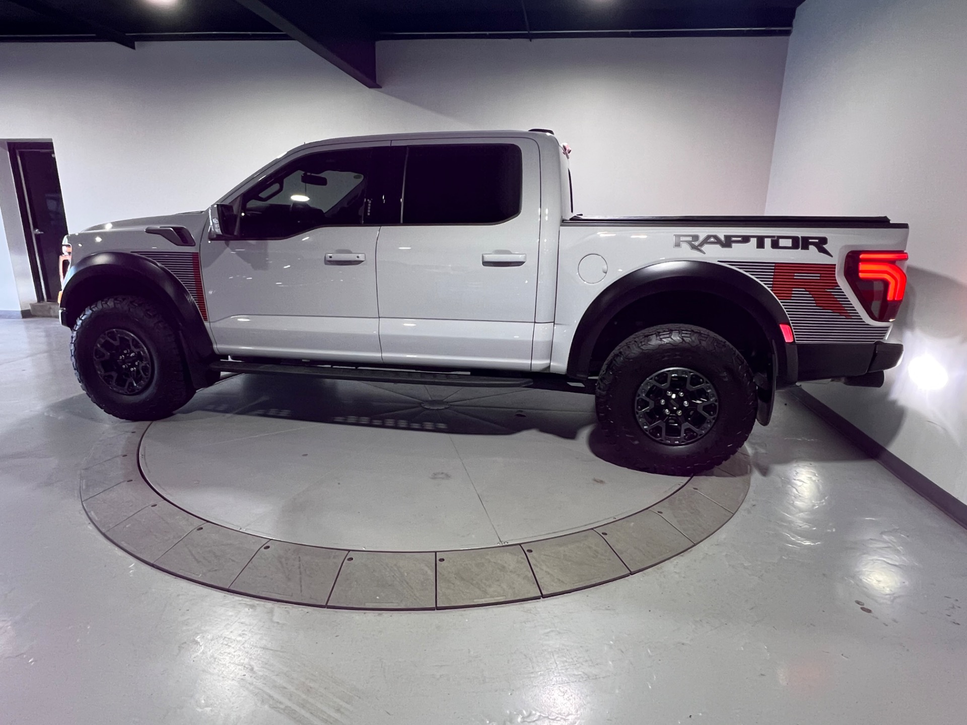 Used 2024 Avalanche Gray Ford F-150 RAPTOR R CREW 4WD 720hp Raptor For ...